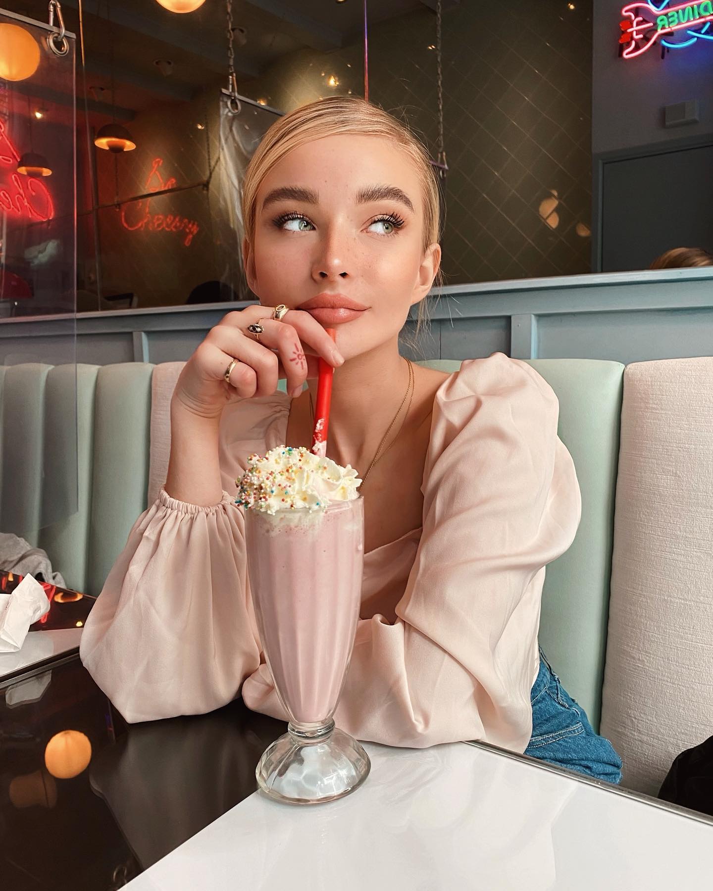 Antonia Freya Lydia | Scrolller