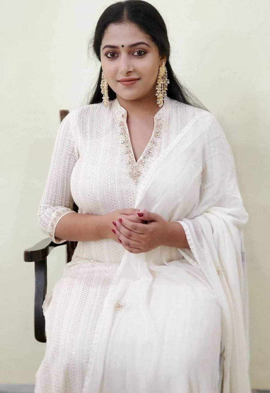 Anu Sithara | Scrolller