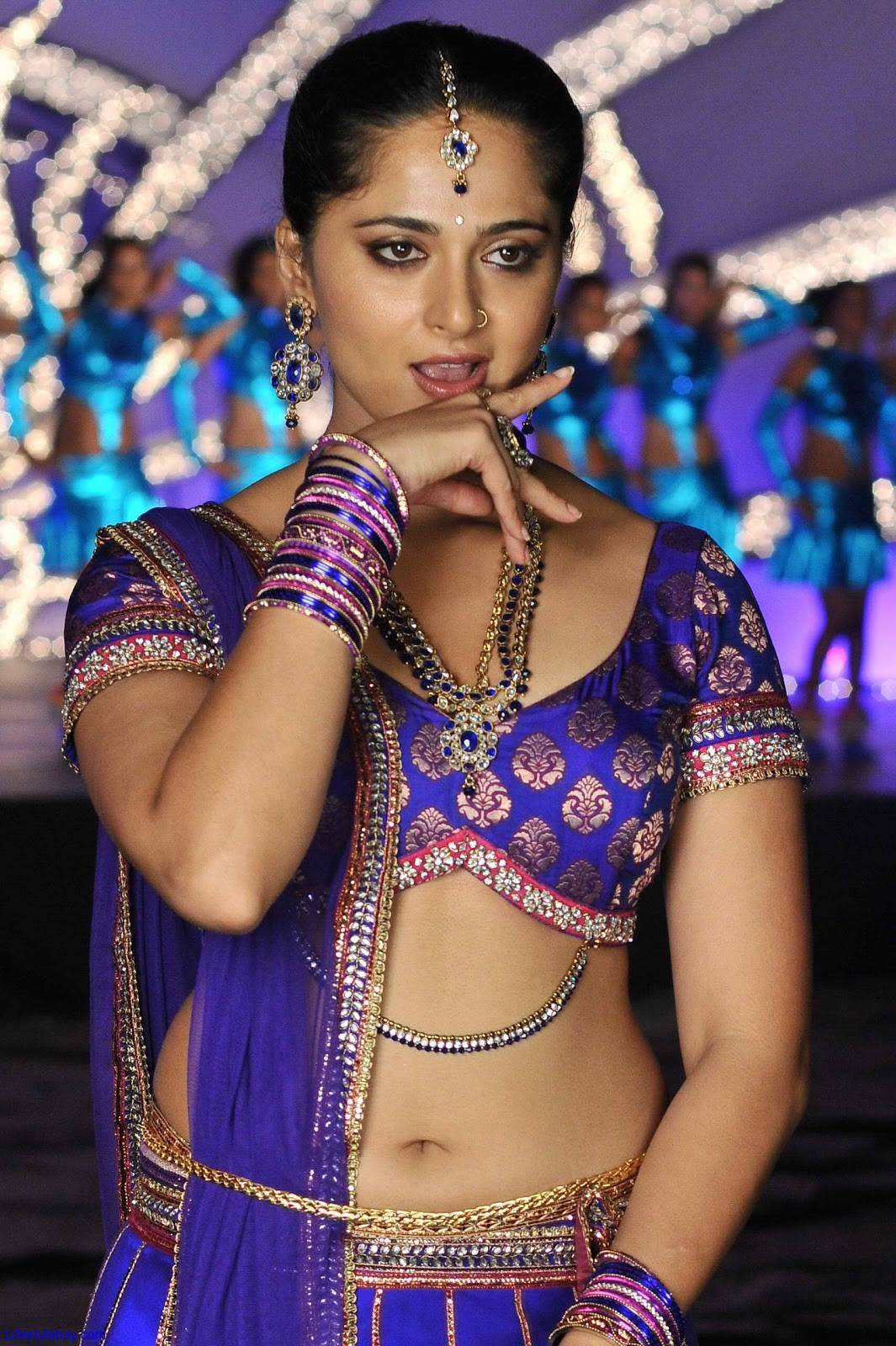 Anushka Shetty seductive expression | Scrolller