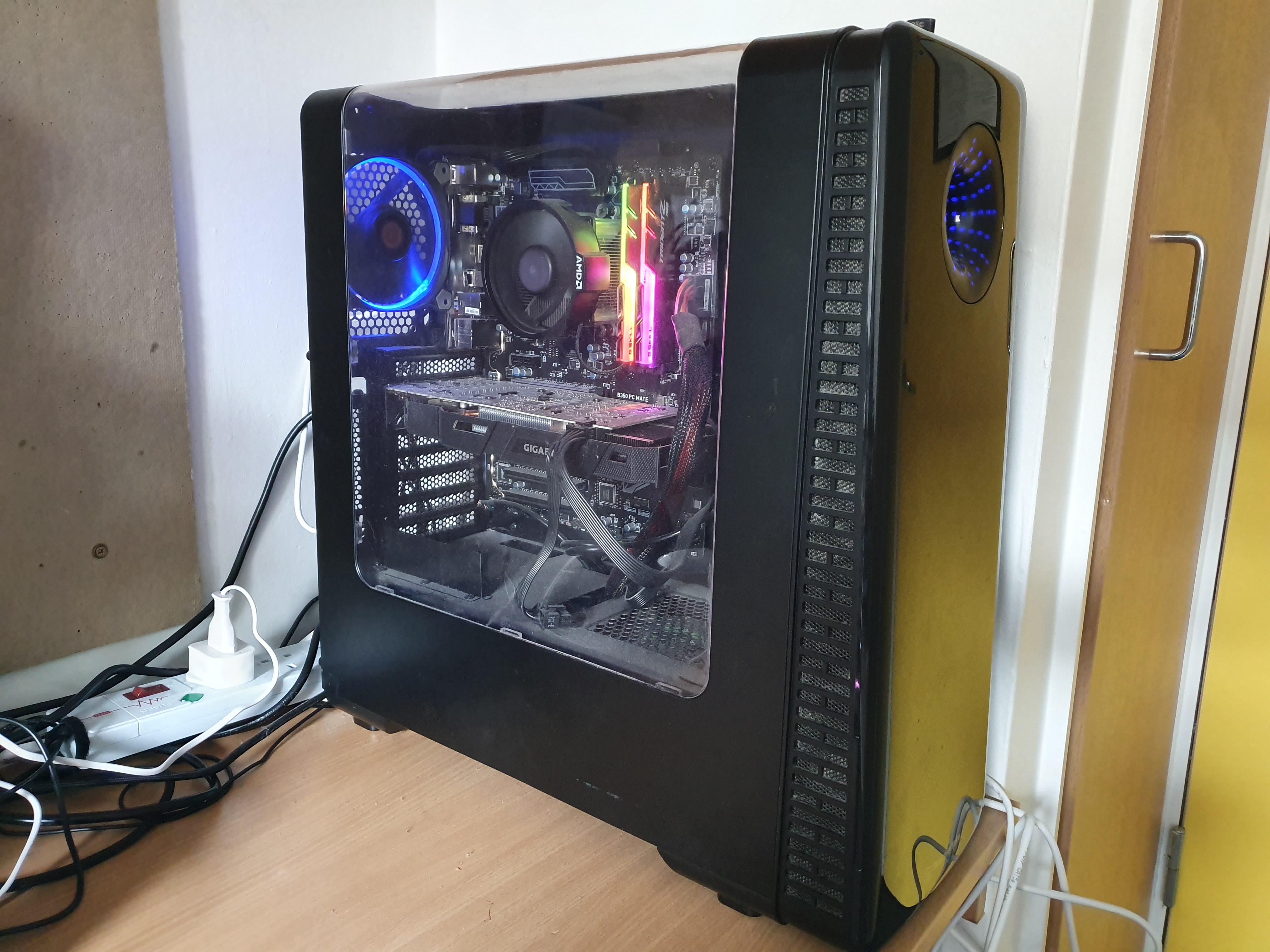 Any suggestions on where to start modding my PC (I'm at uni so ignore the mess of cables ...