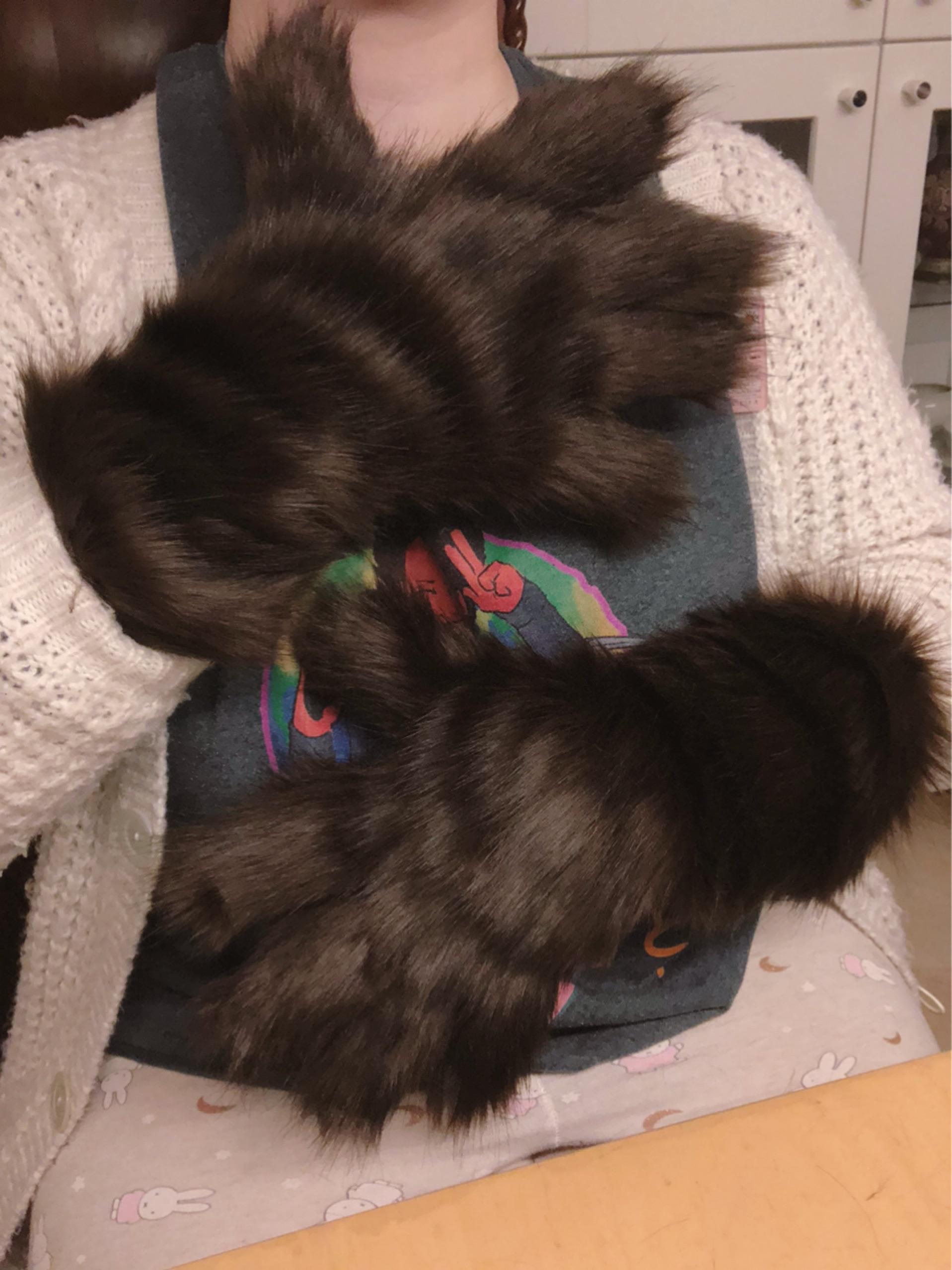 Anyone asked for floofy hands? Finished both handpaws! Next is the tail! | Scrolller