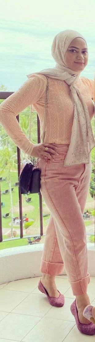 Anyone has her collection? Pm utk share | Scrolller