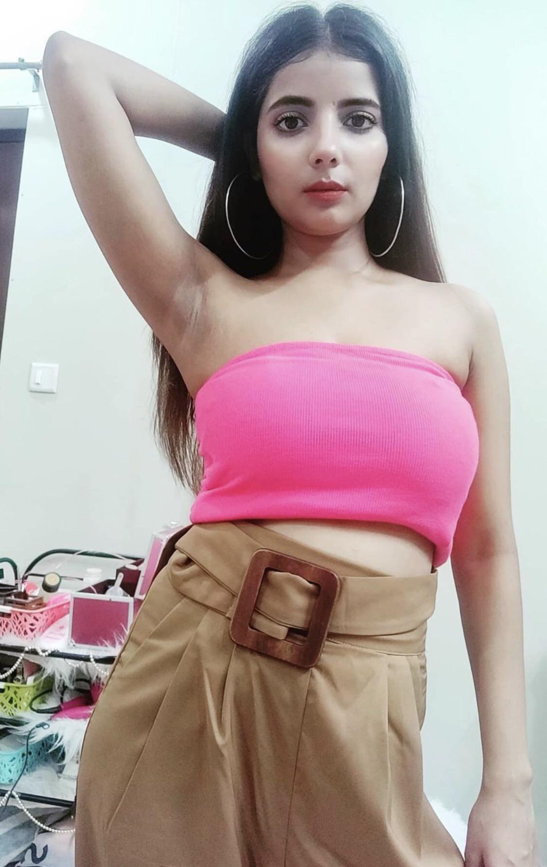 Anyone has her leaked nudes?? Please Dm | Scrolller