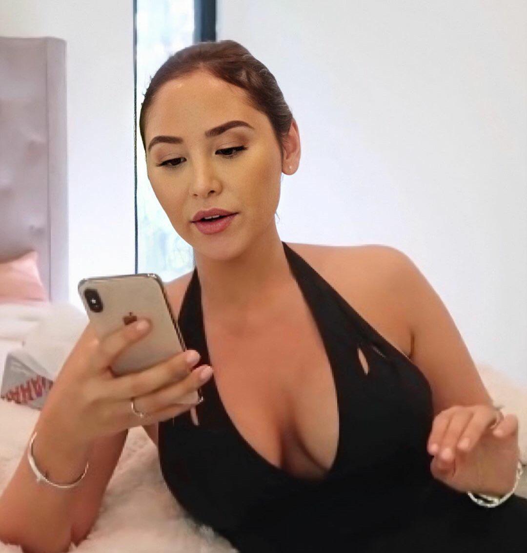 Anyone wanna jerk and trade Catherine paiz? Add me on discord w0w#0749 | Scrolller