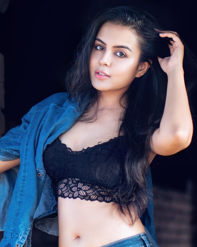 Aparna, what a navel 🔥 | Scrolller