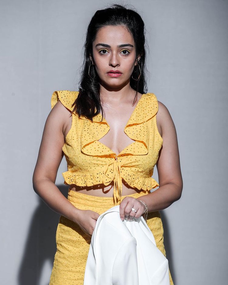 She's pretty happy with herself for the DP. | Scrolller