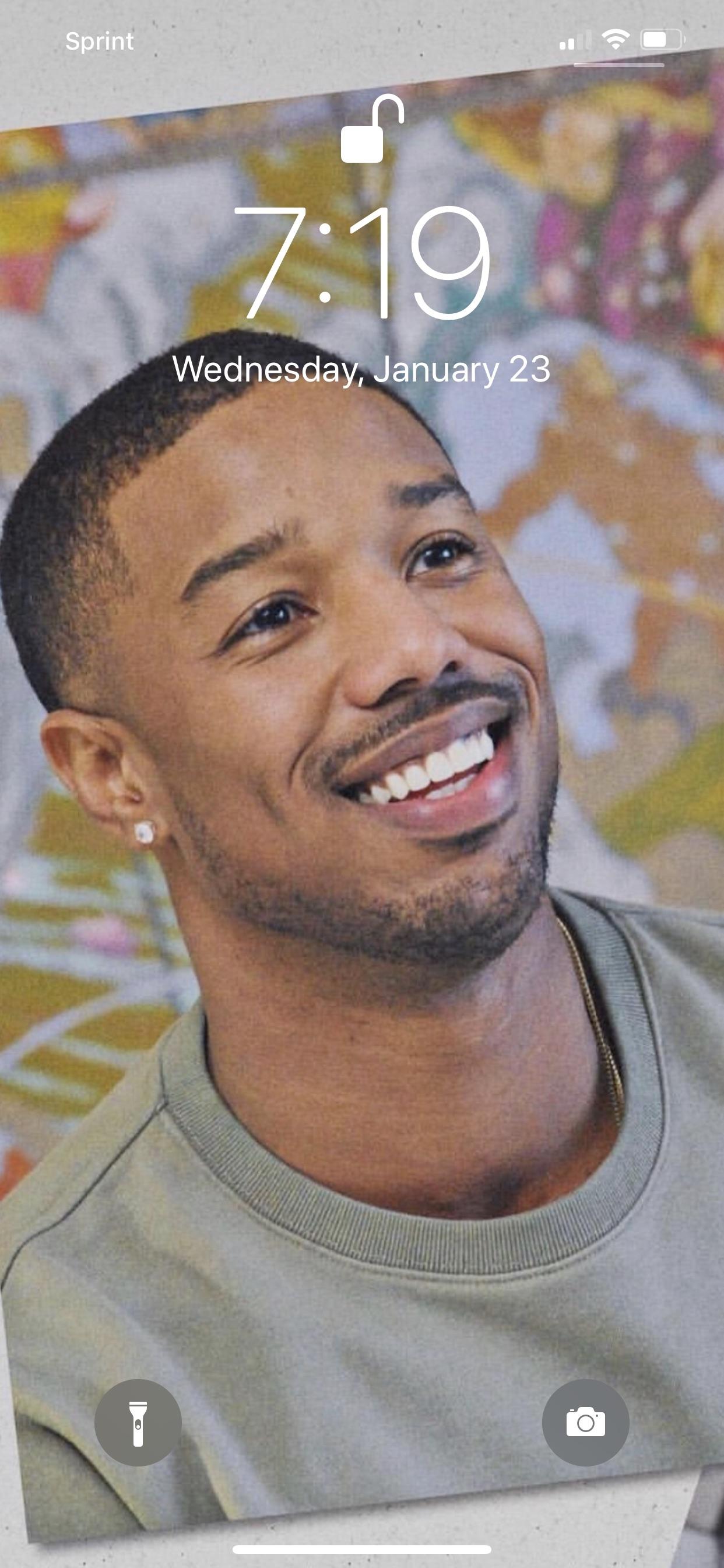 Appreciating my new lock screen 😁 | Scrolller