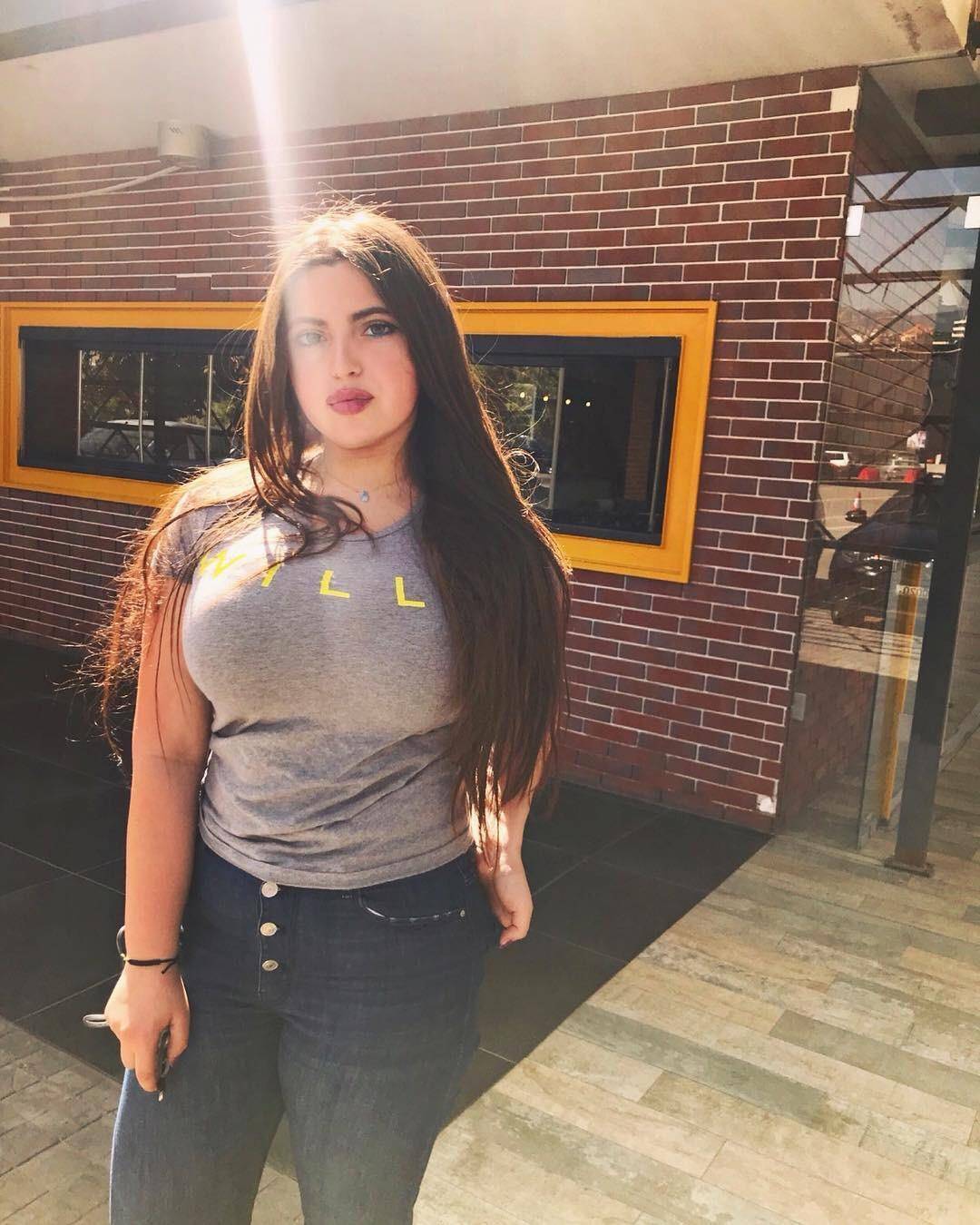 Arab busty | Scrolller