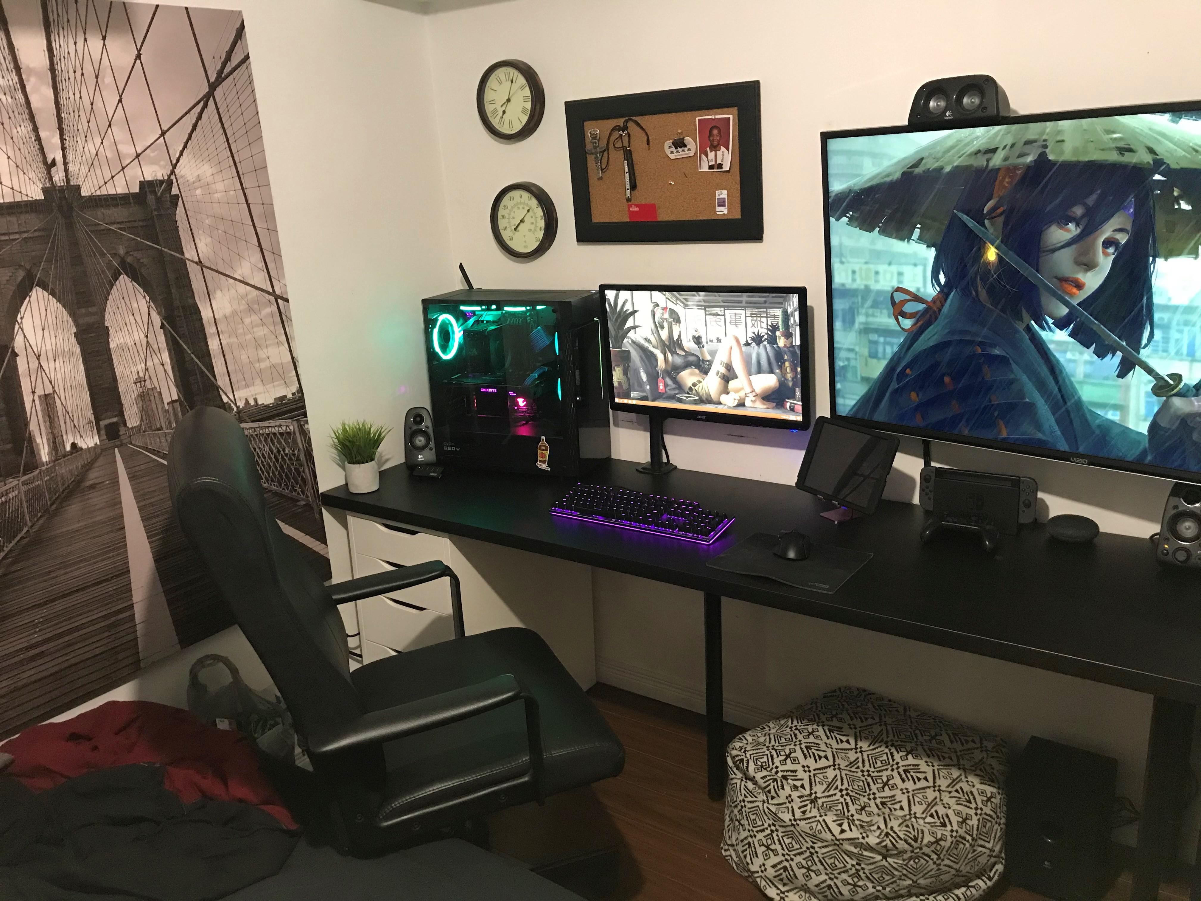 Are bedroom battlestations allowed here? | Scrolller