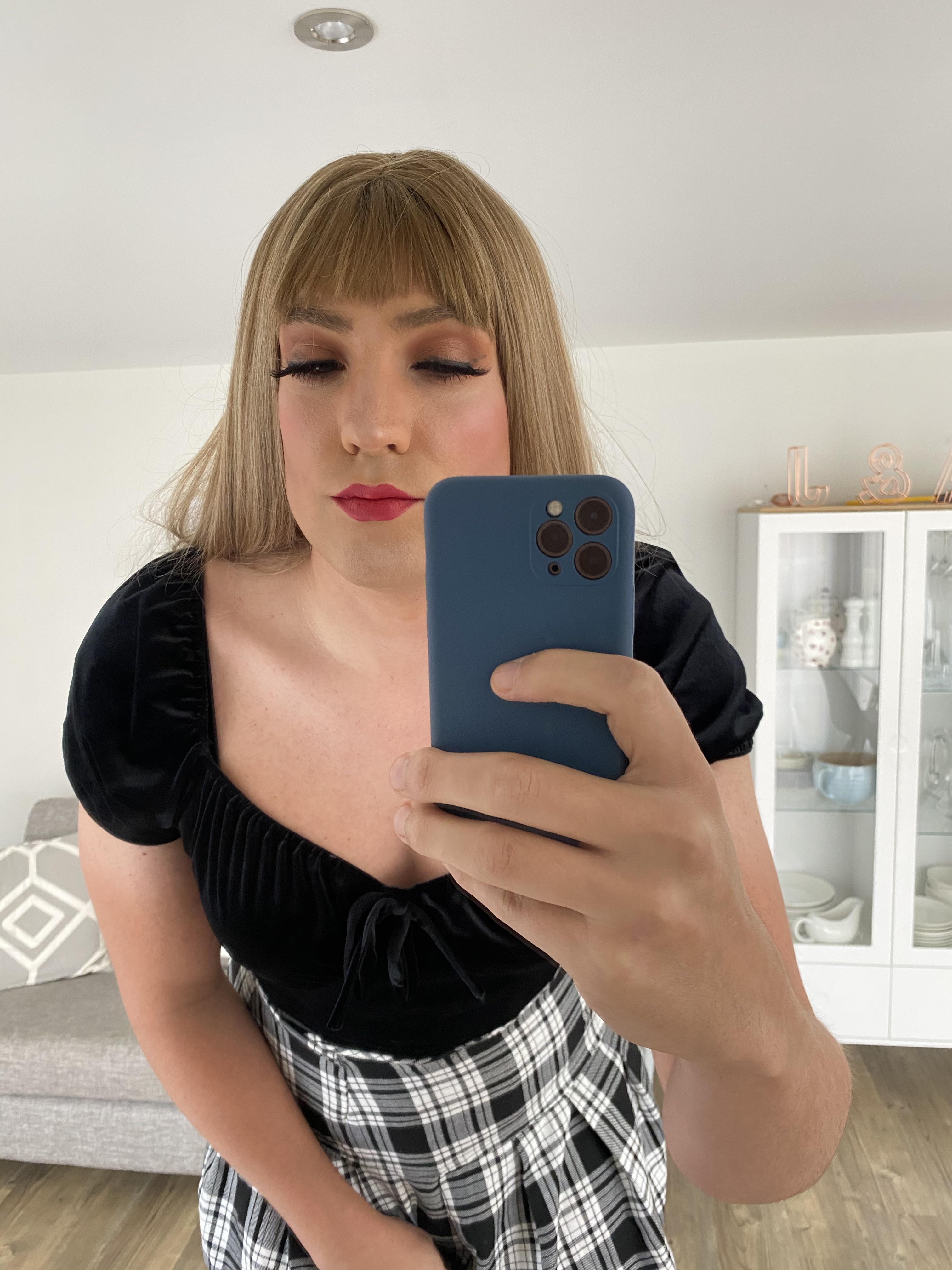 Are My Eyes Slutty Enough 😘 Scrolller