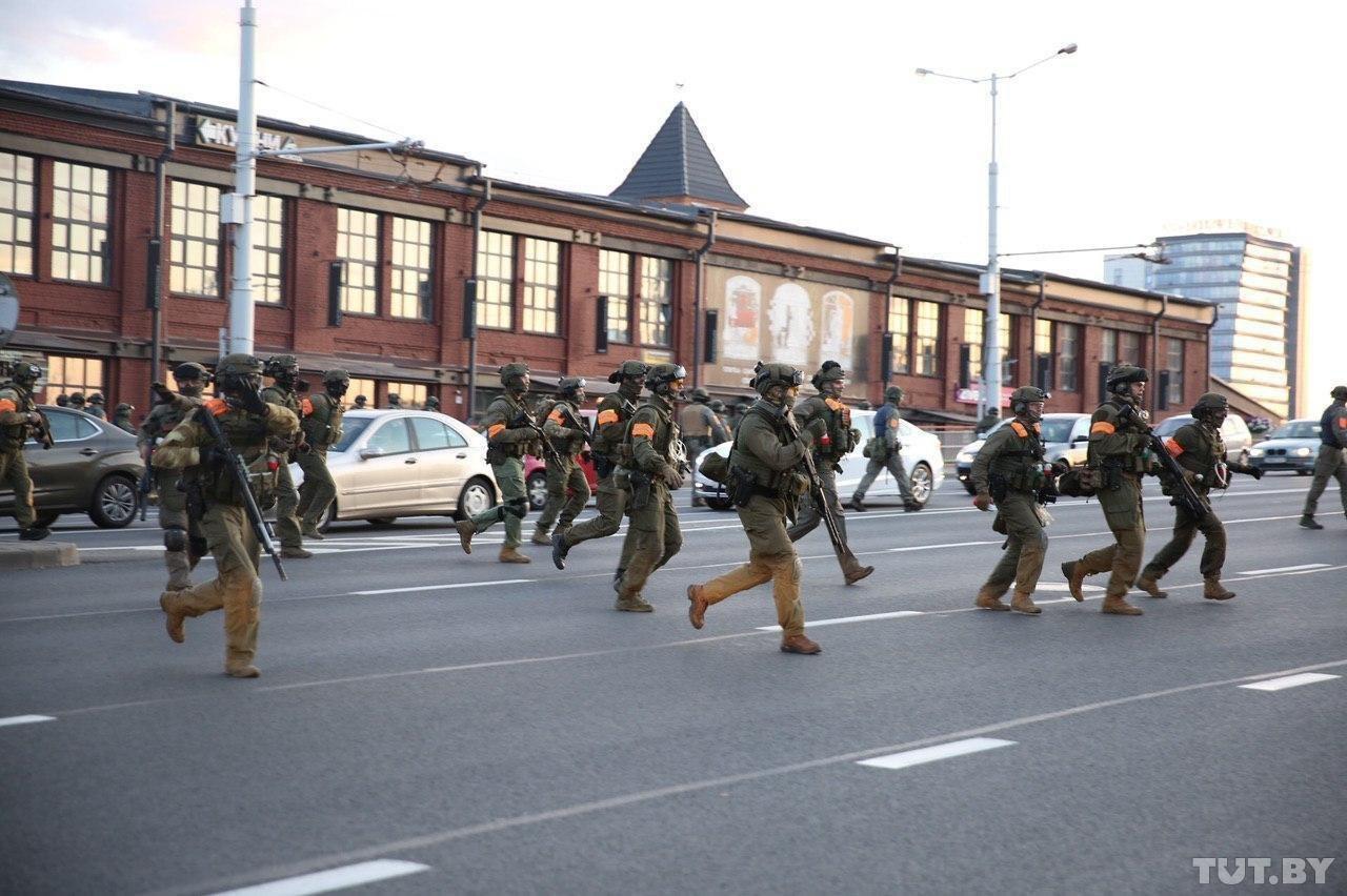 Armed special units spotted in Minsk are deployed to reinforce riot police | Scrolller