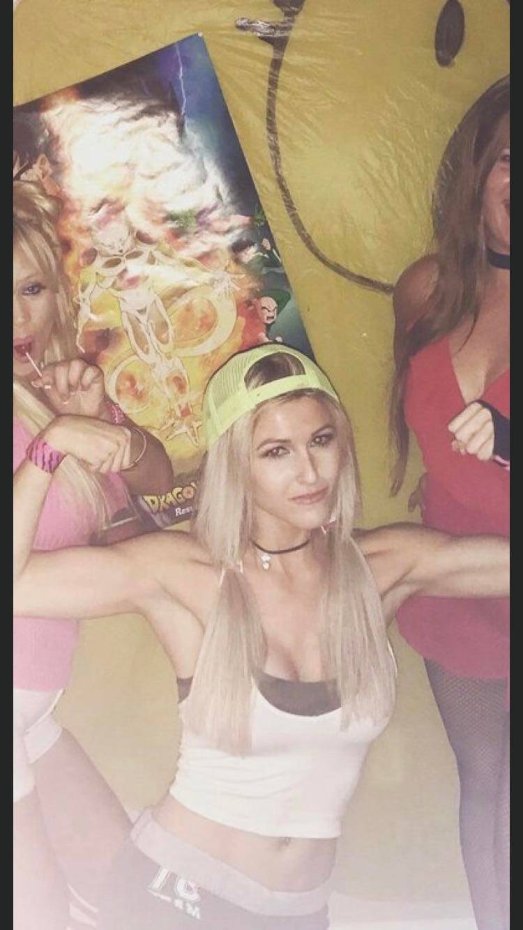 Armpit show | Scrolller