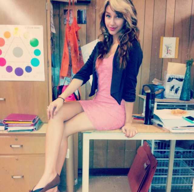 Art teacher Ms. Rodriguez | Scrolller