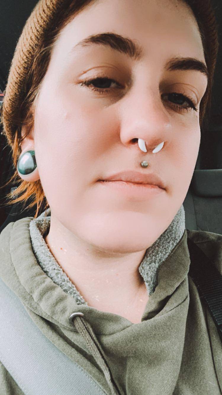 As promised, fresh septum stretch to 4g. 5/16 diameter. Glassworks pincher. | Scrolller