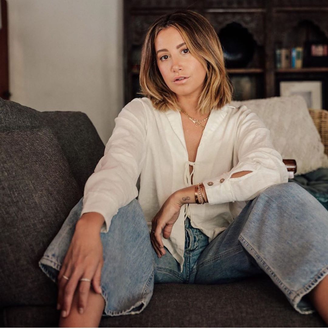 Ashley Tisdale Scrolller