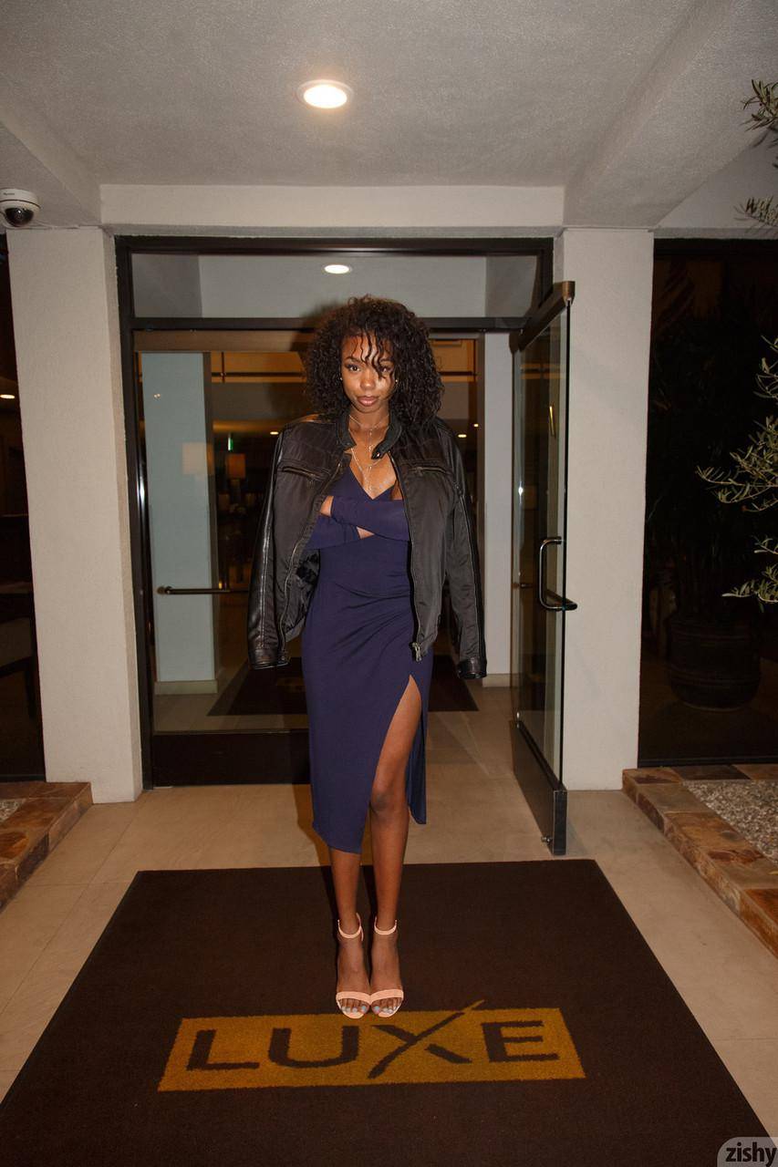 Asia Amour | Scrolller