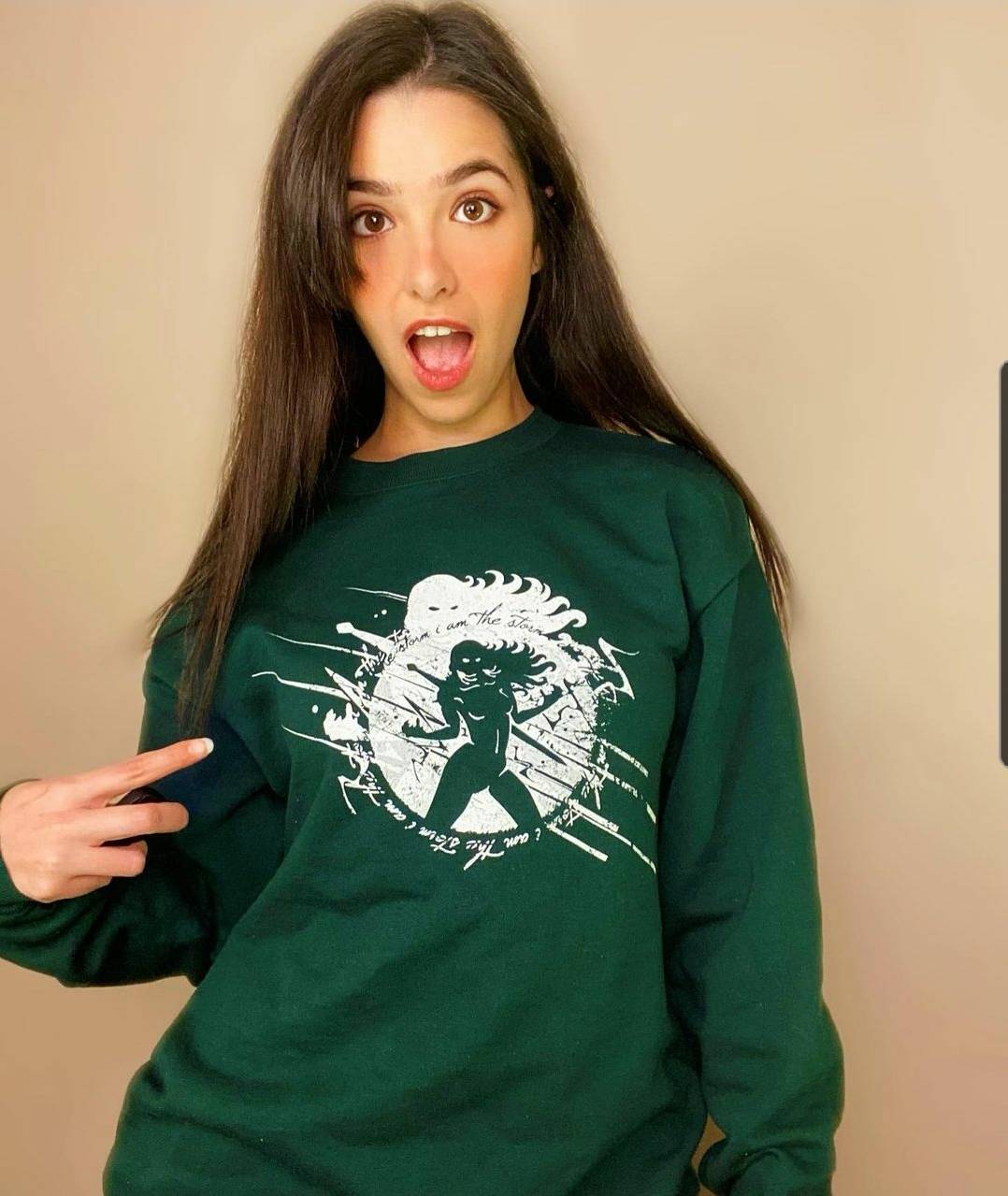 Glow Showing off Her New Merch, Mouth Wide Open🥵 | Scrolller