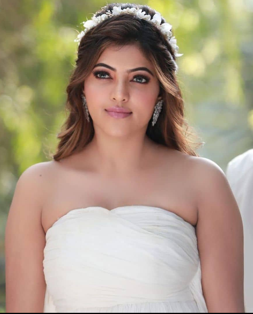 Athulya Ravi in bridal wear | Scrolller