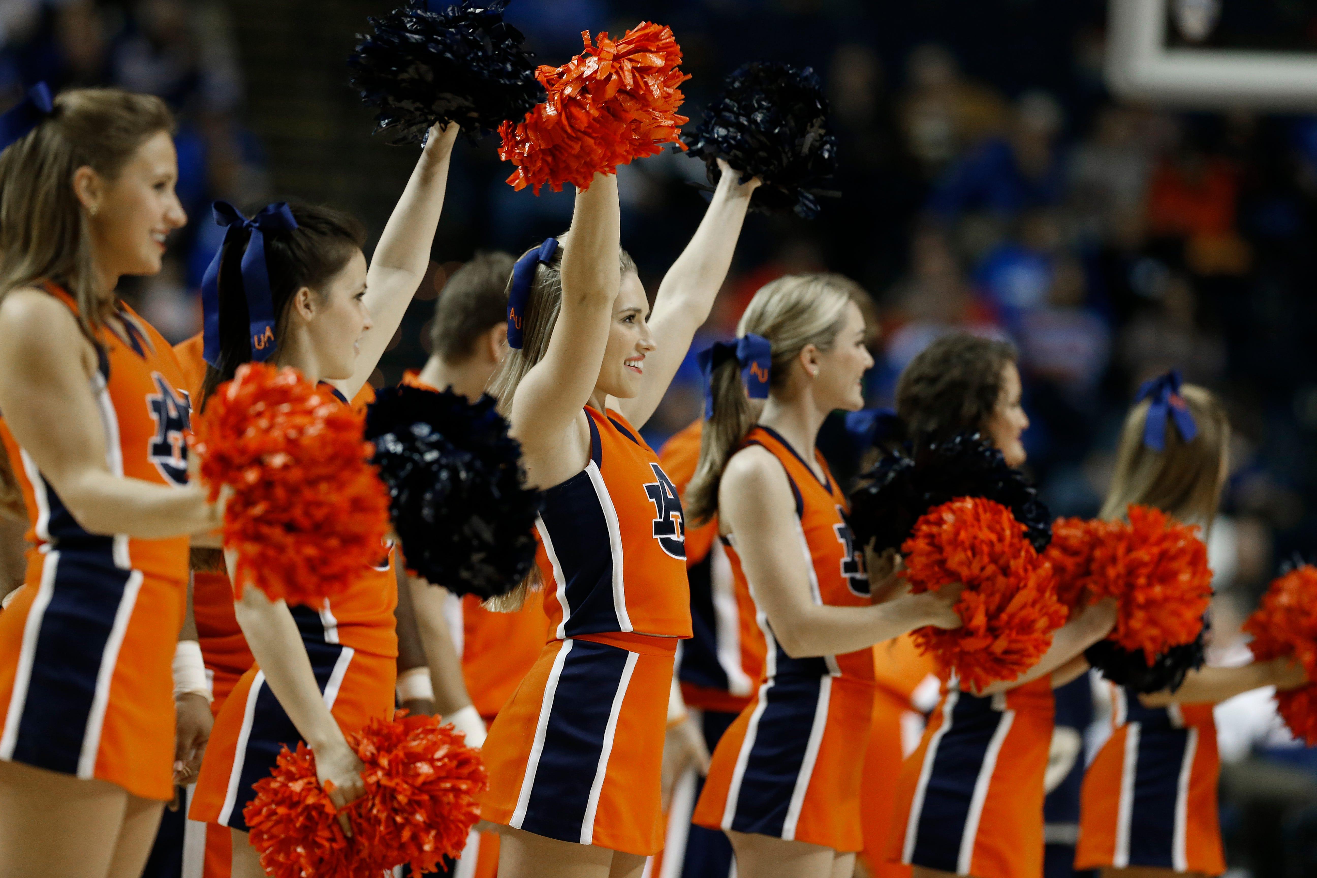 Auburn cheerleaders | Scrolller