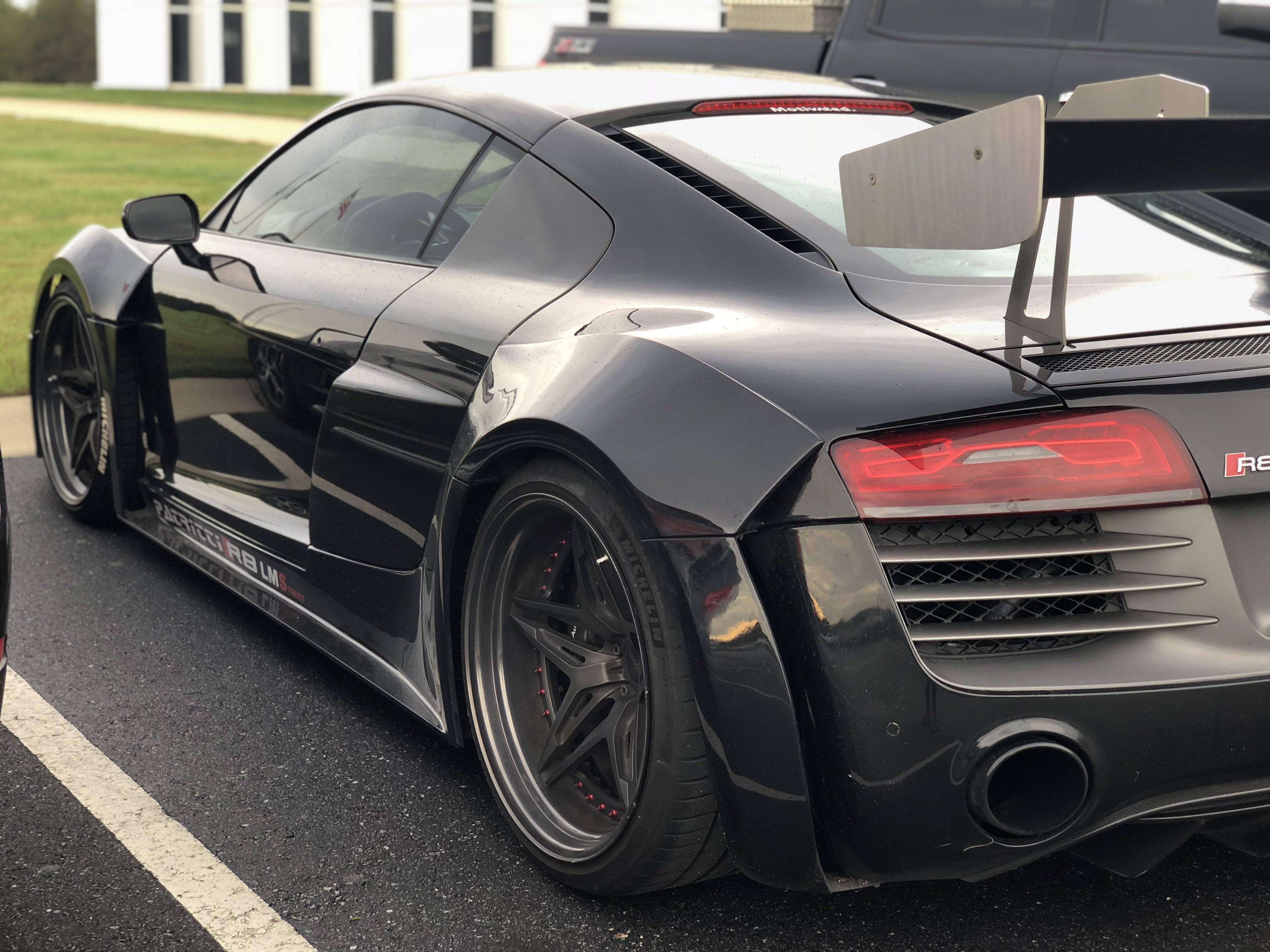 Audi R8 | Scrolller