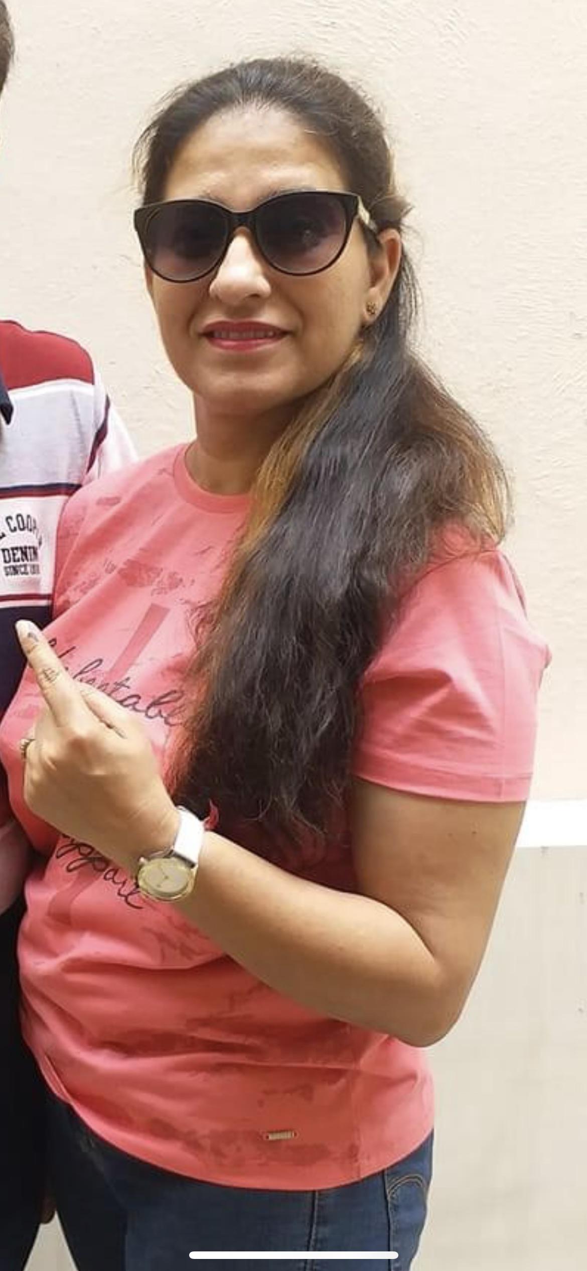 Aunty is back 🤤 | Scrolller