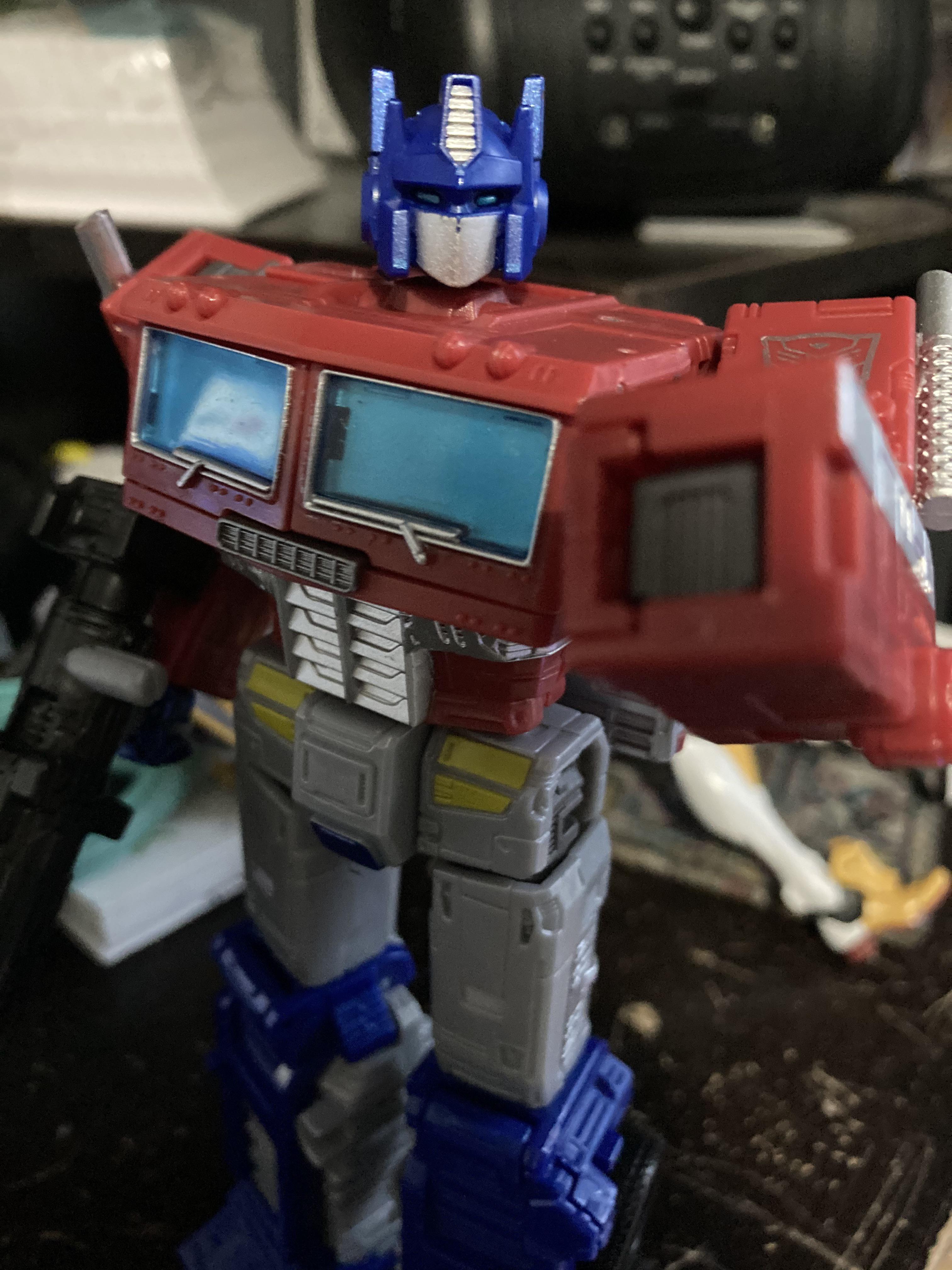 “Autobots, i seem to have lost my hand” | Scrolller