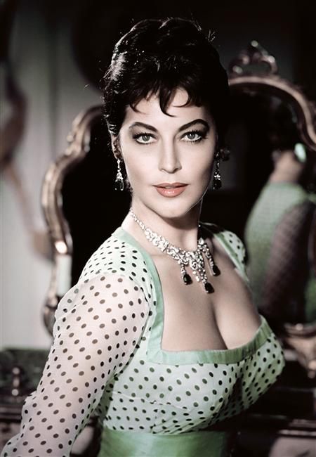 Ava Gardner /1950s 😍 | Scrolller