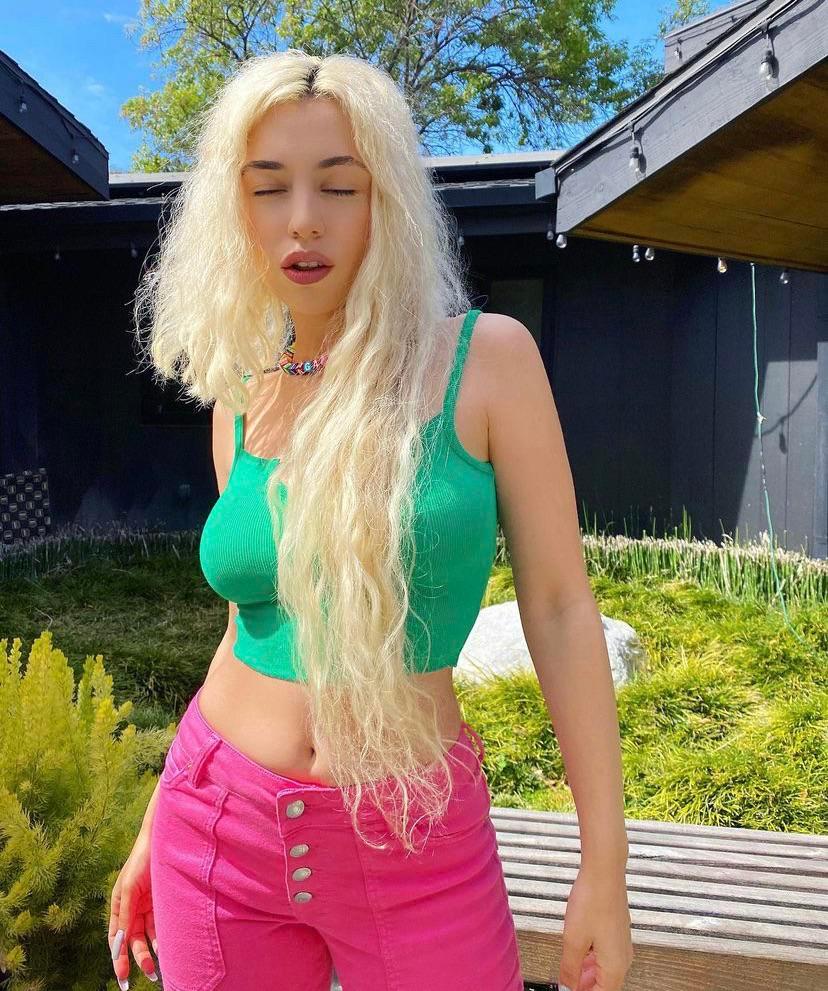 Ava Max | Scrolller