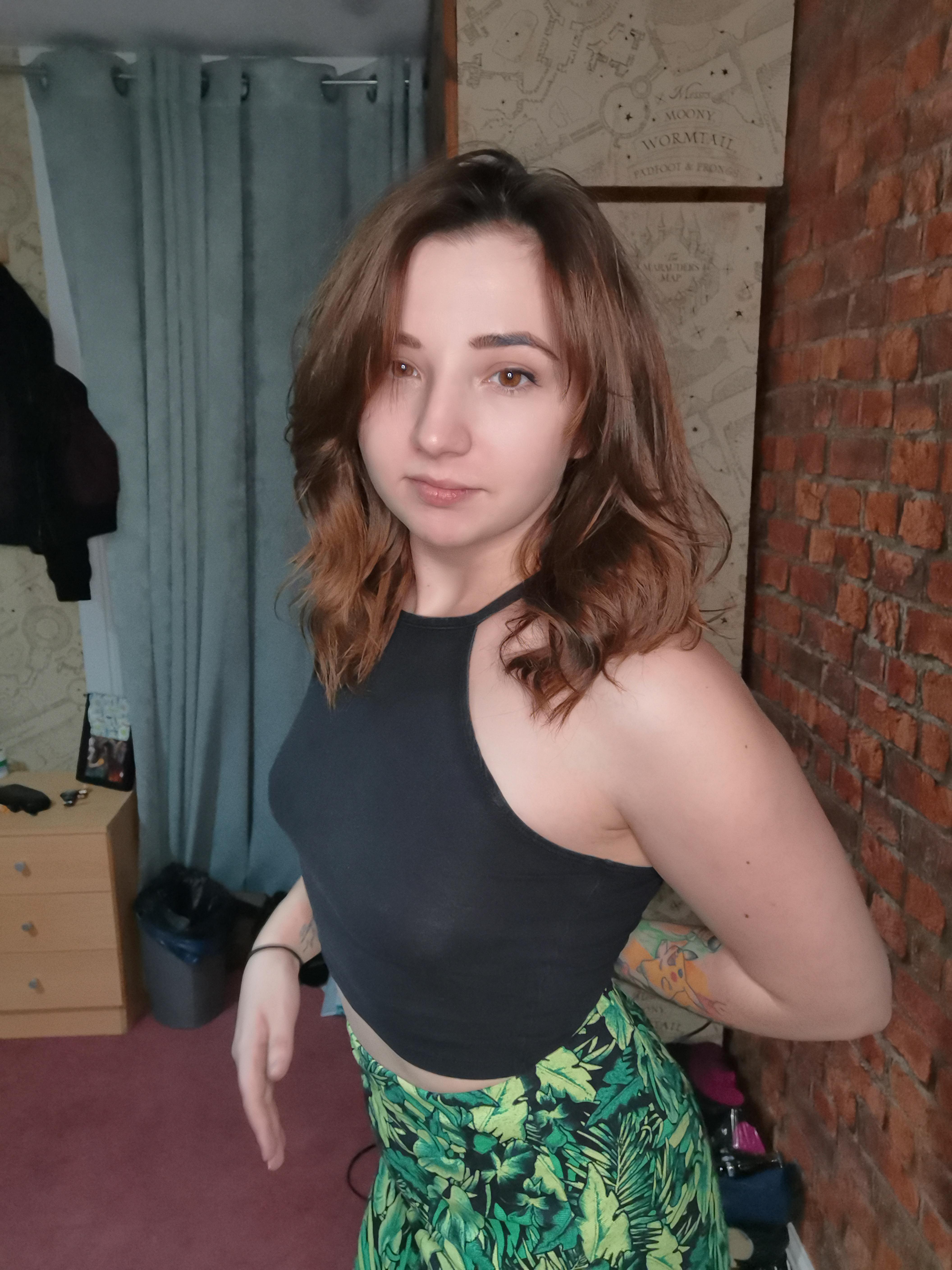 Awkward poses ftw (over18) | Scrolller