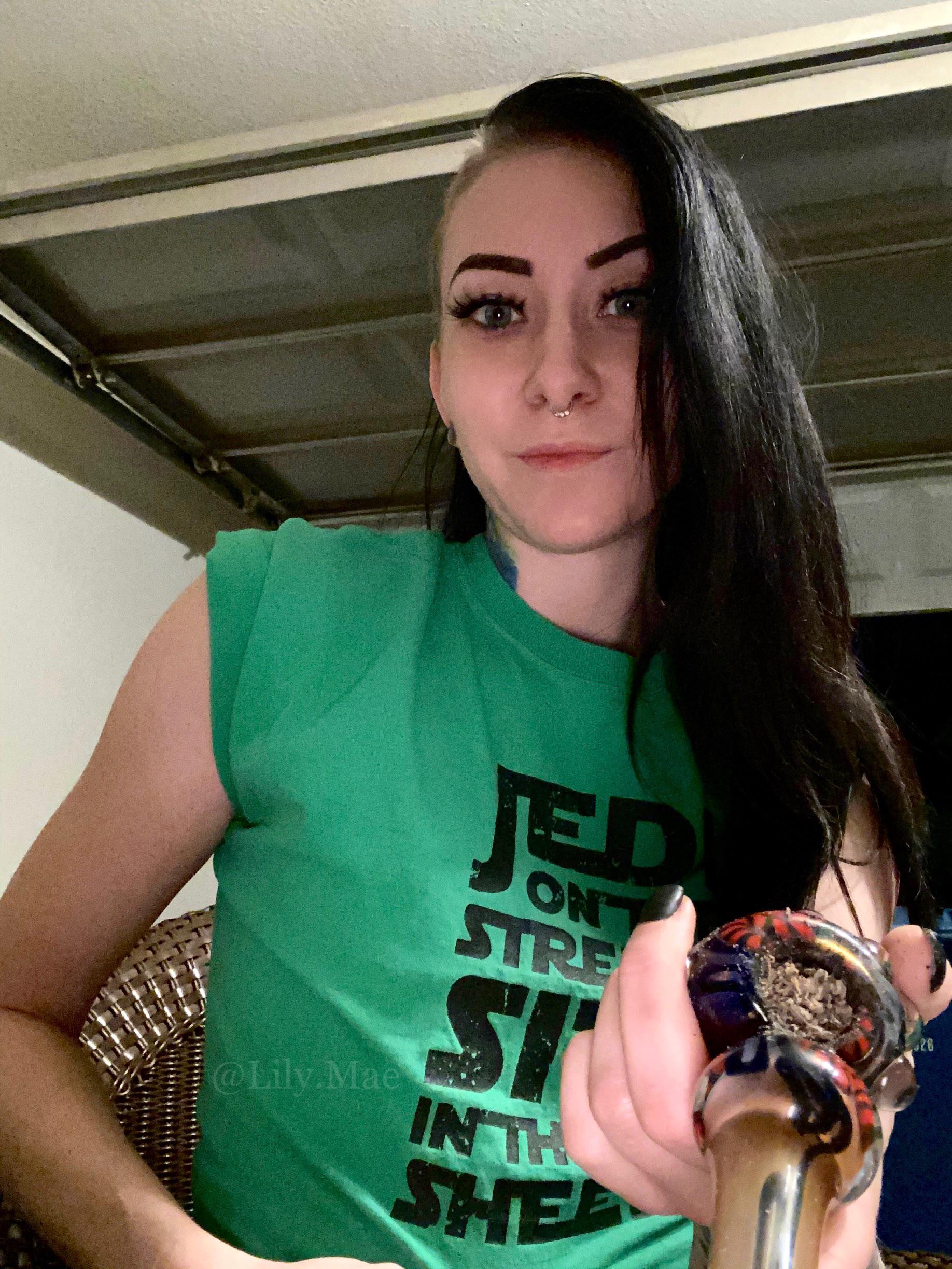 Babe!! Hit these greens! 🌿💋💨 | Scrolller