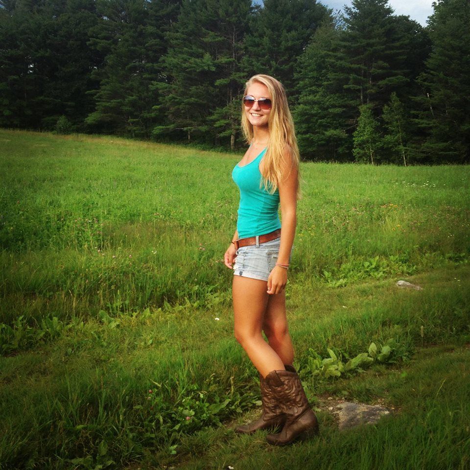 Babe in boots. | Scrolller