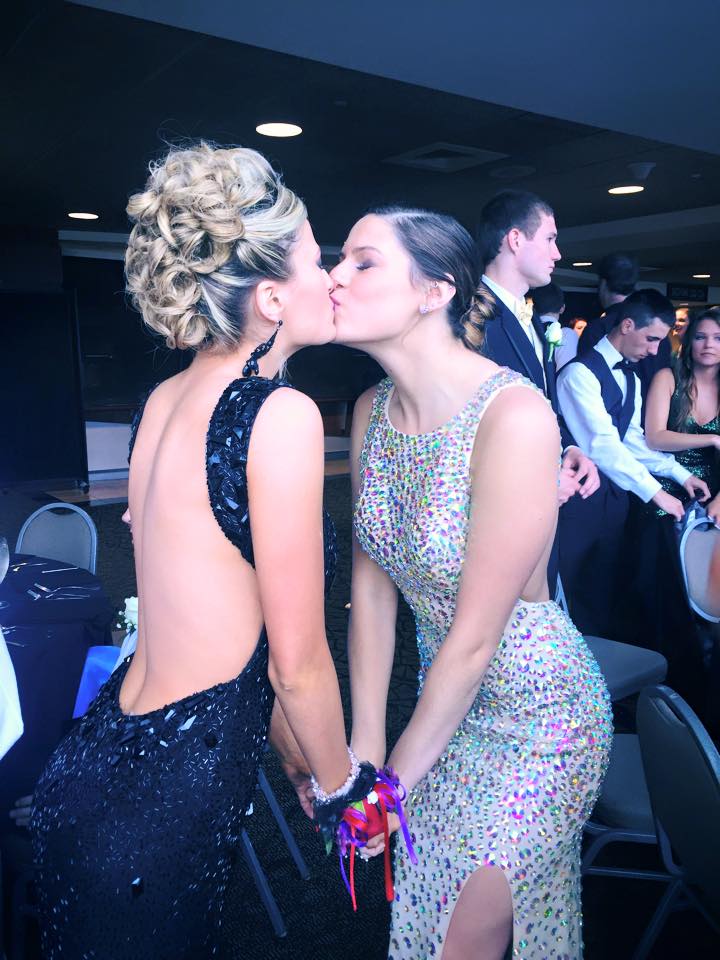 Backless dress | Scrolller