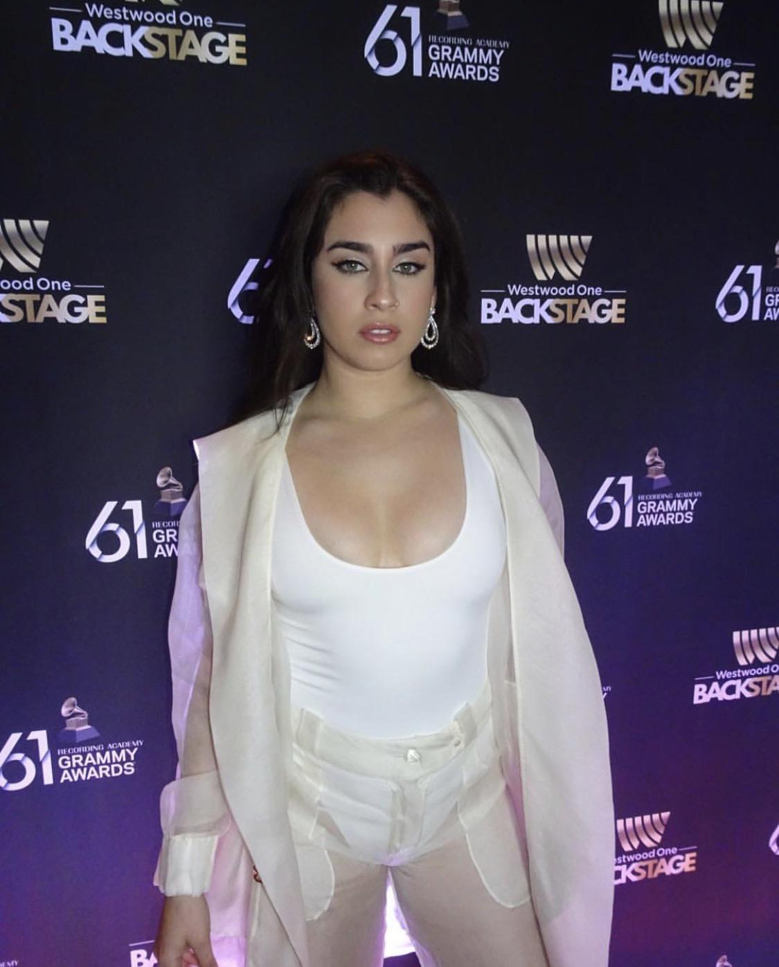 Backstage | Scrolller