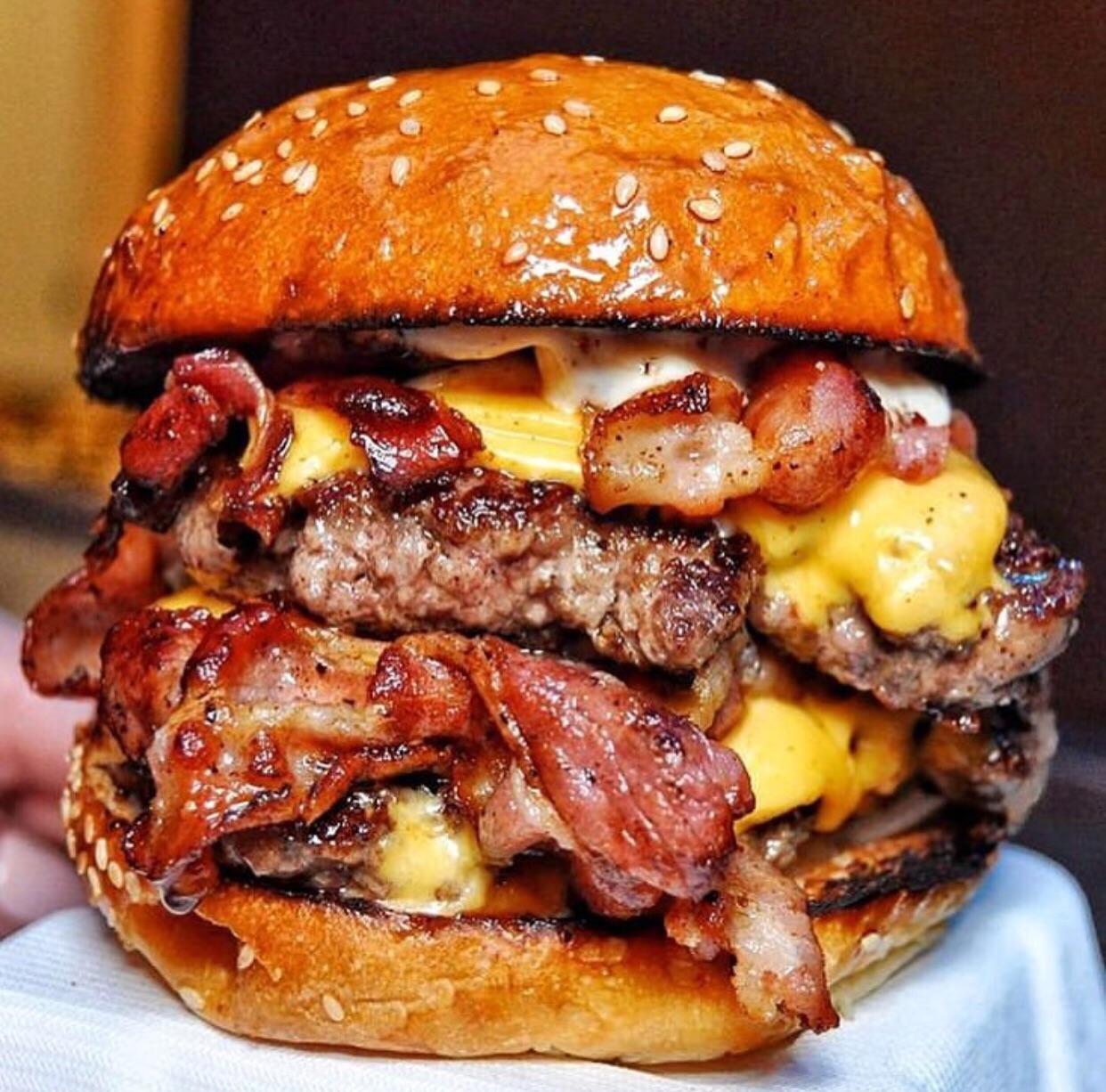 Bacon cheeseburger | Scrolller