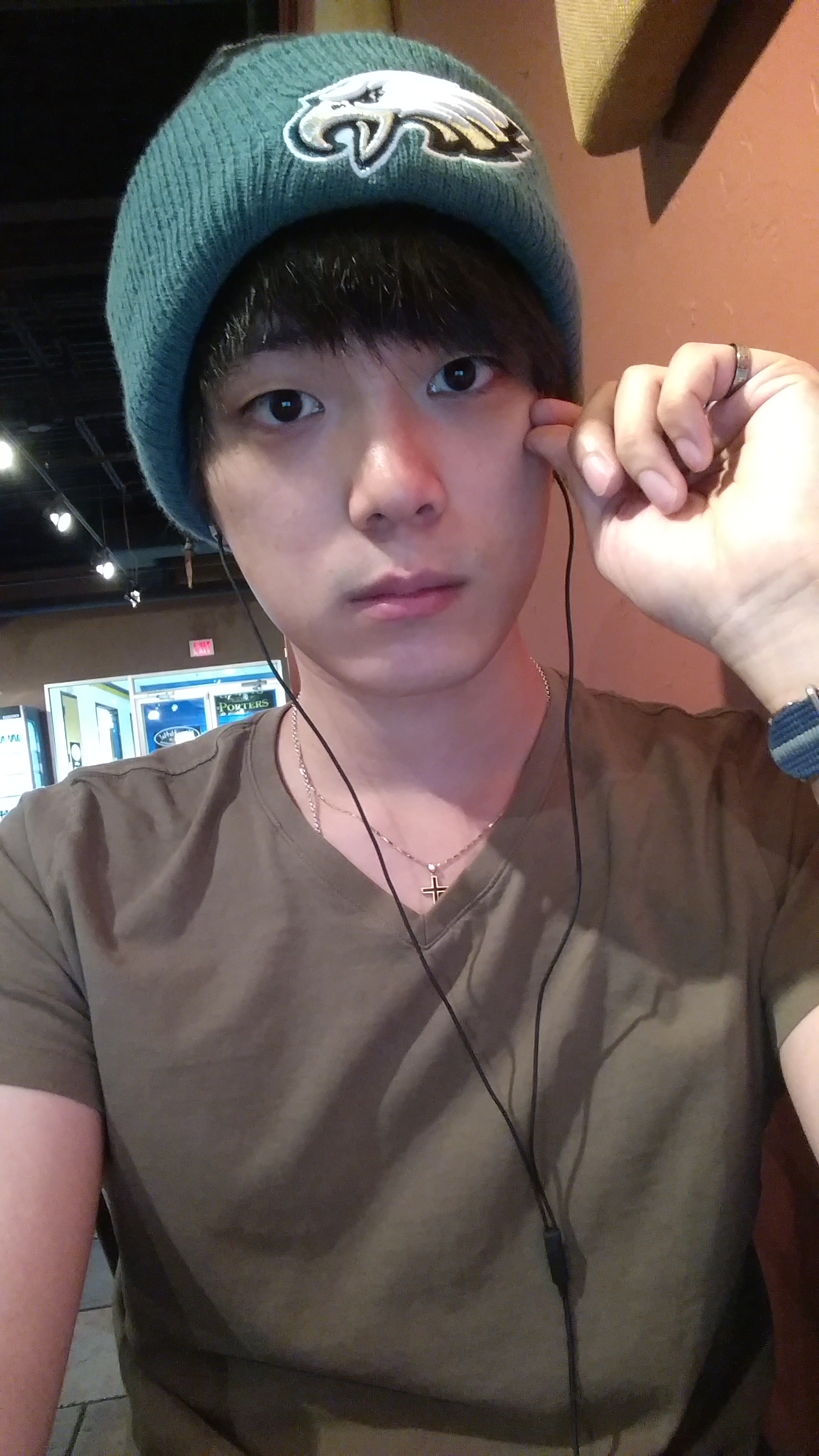 Bad lighting, but my skin looks nice! | Scrolller