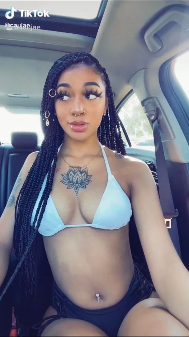 Baddest girl on TikTok 😍😍💍 | Scrolller