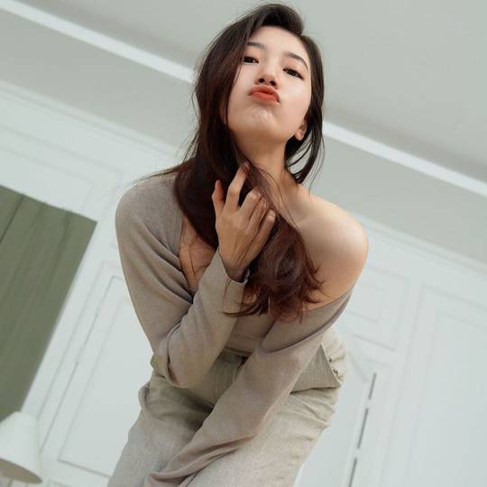Bae Suzy | Scrolller