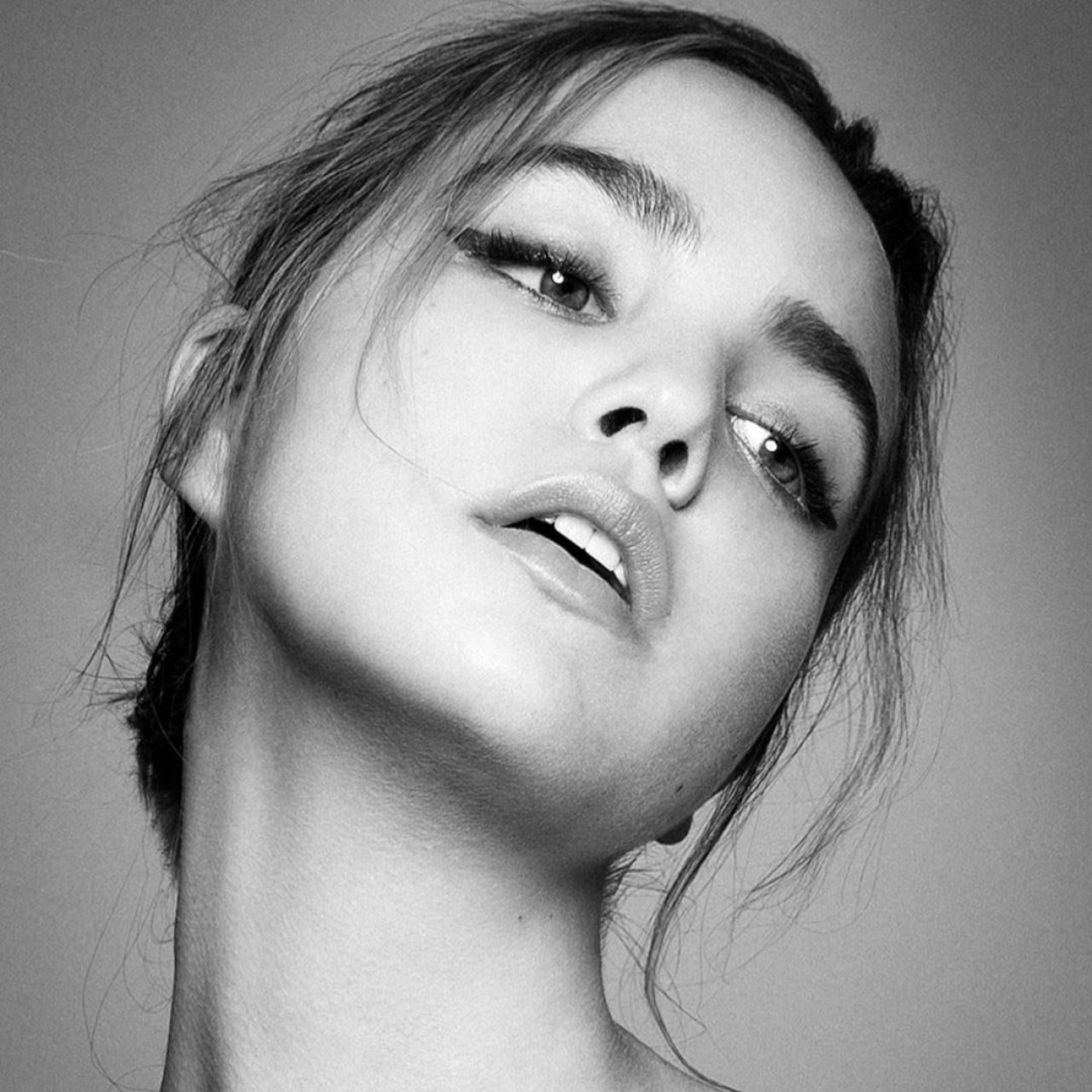 Bailee Madison [irtr] | Scrolller