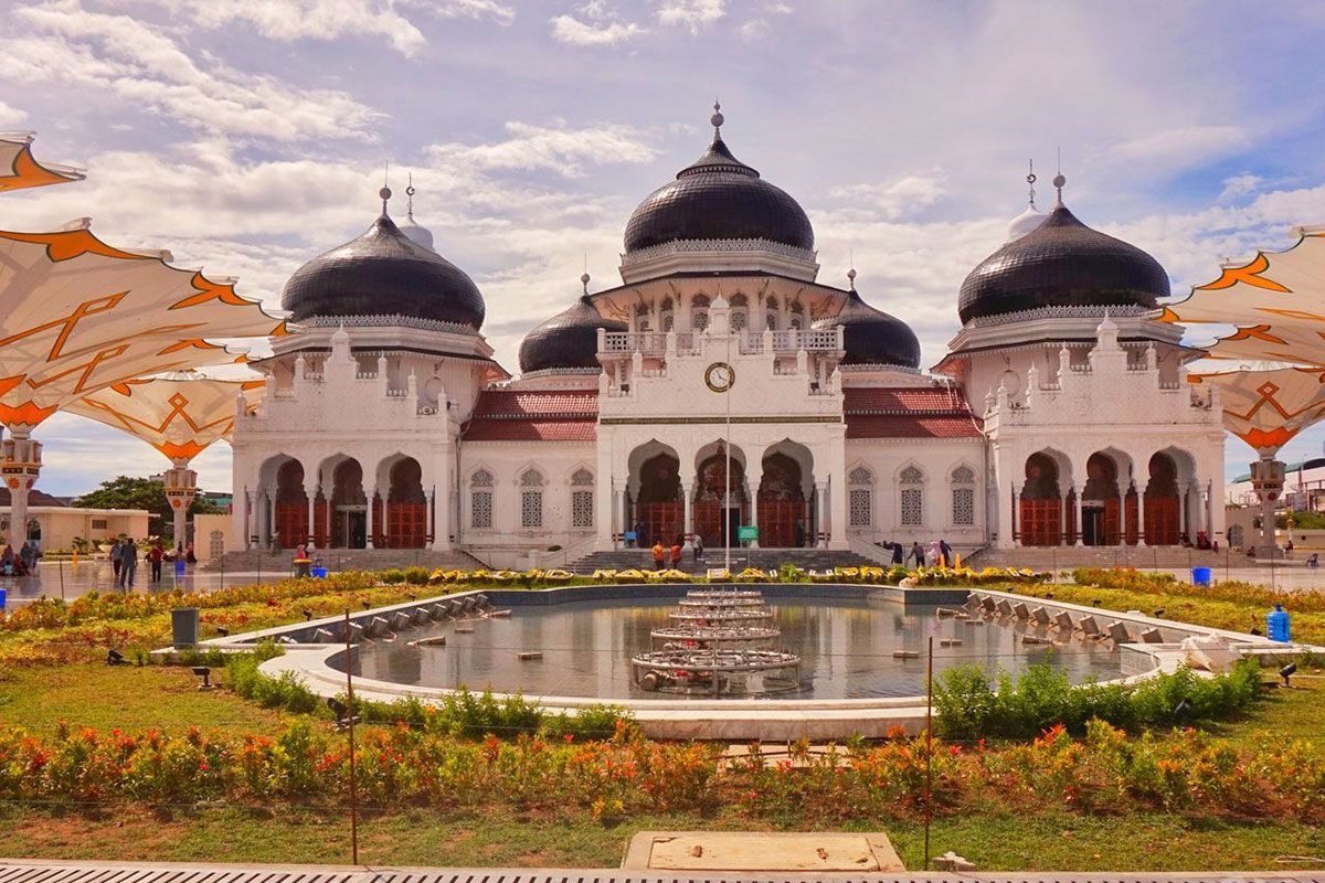 Baiturrahman Grand Mosque - Indonesia | Scrolller