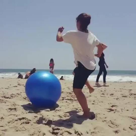 Ball bounce backflip on the beach | Scrolller