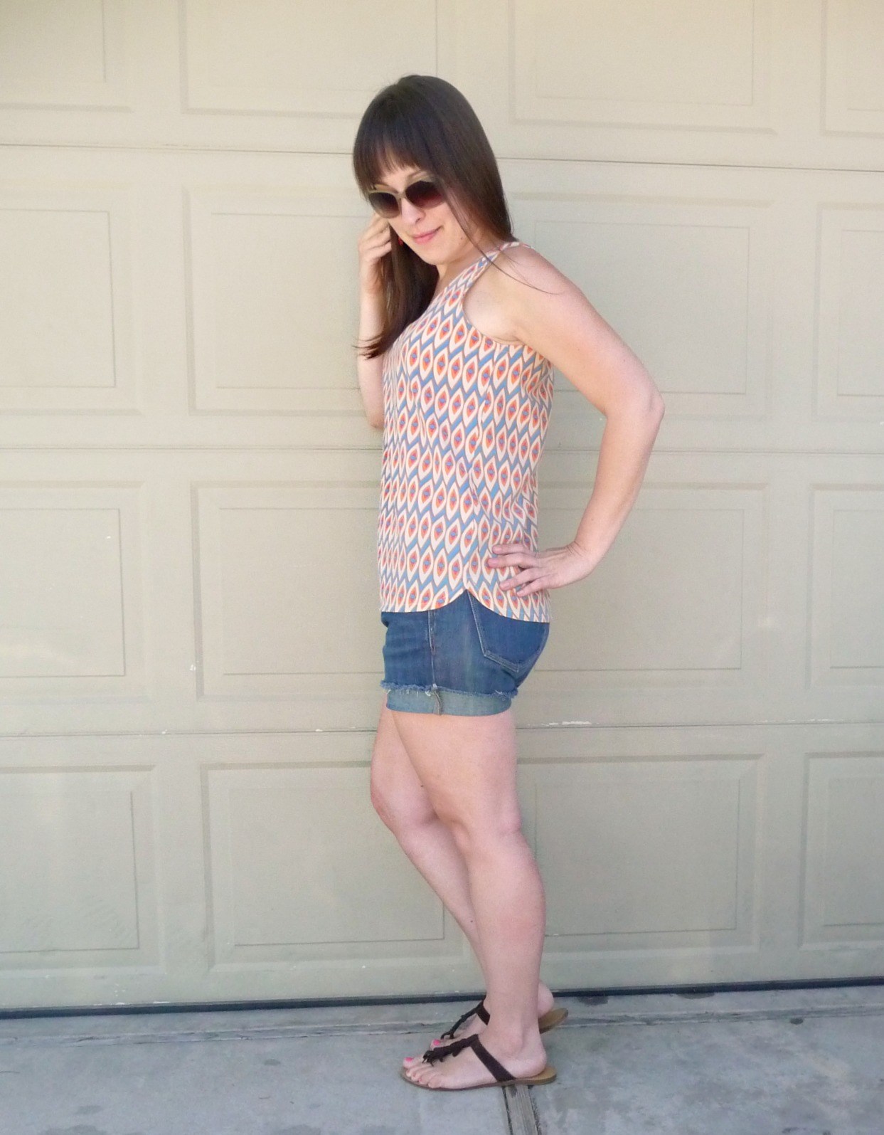 Bare shoulders and shorts... ?!?! | Scrolller