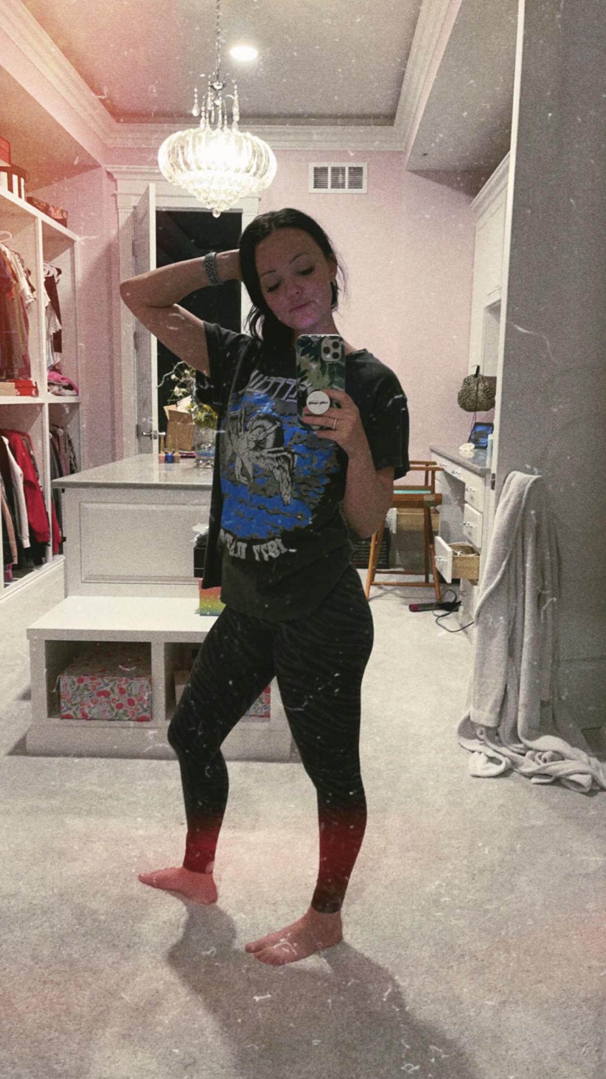 Barefoot 👅 (via Snapchat) | Scrolller