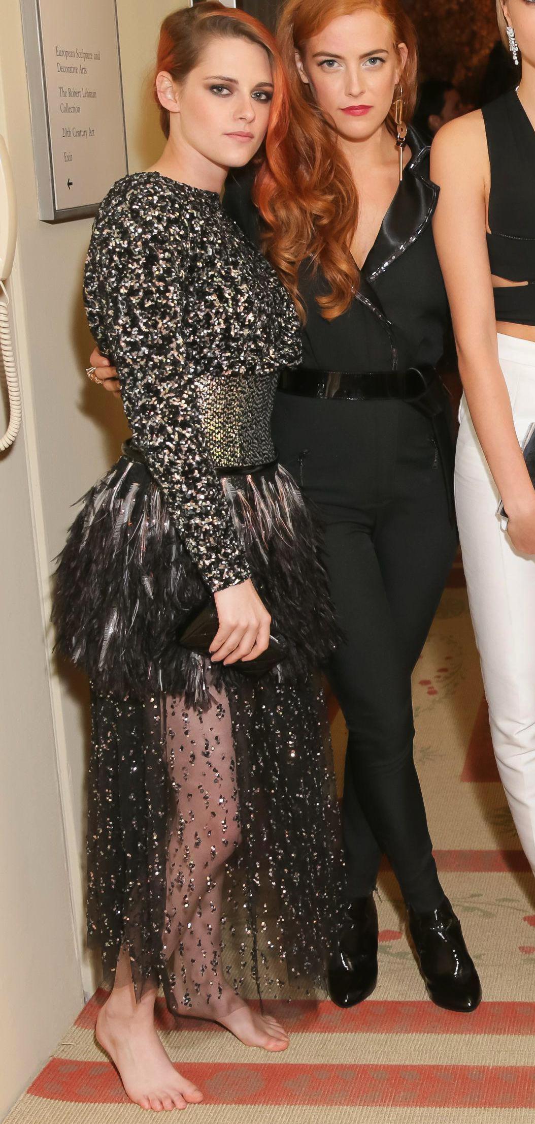 Barefoot beauty | Scrolller