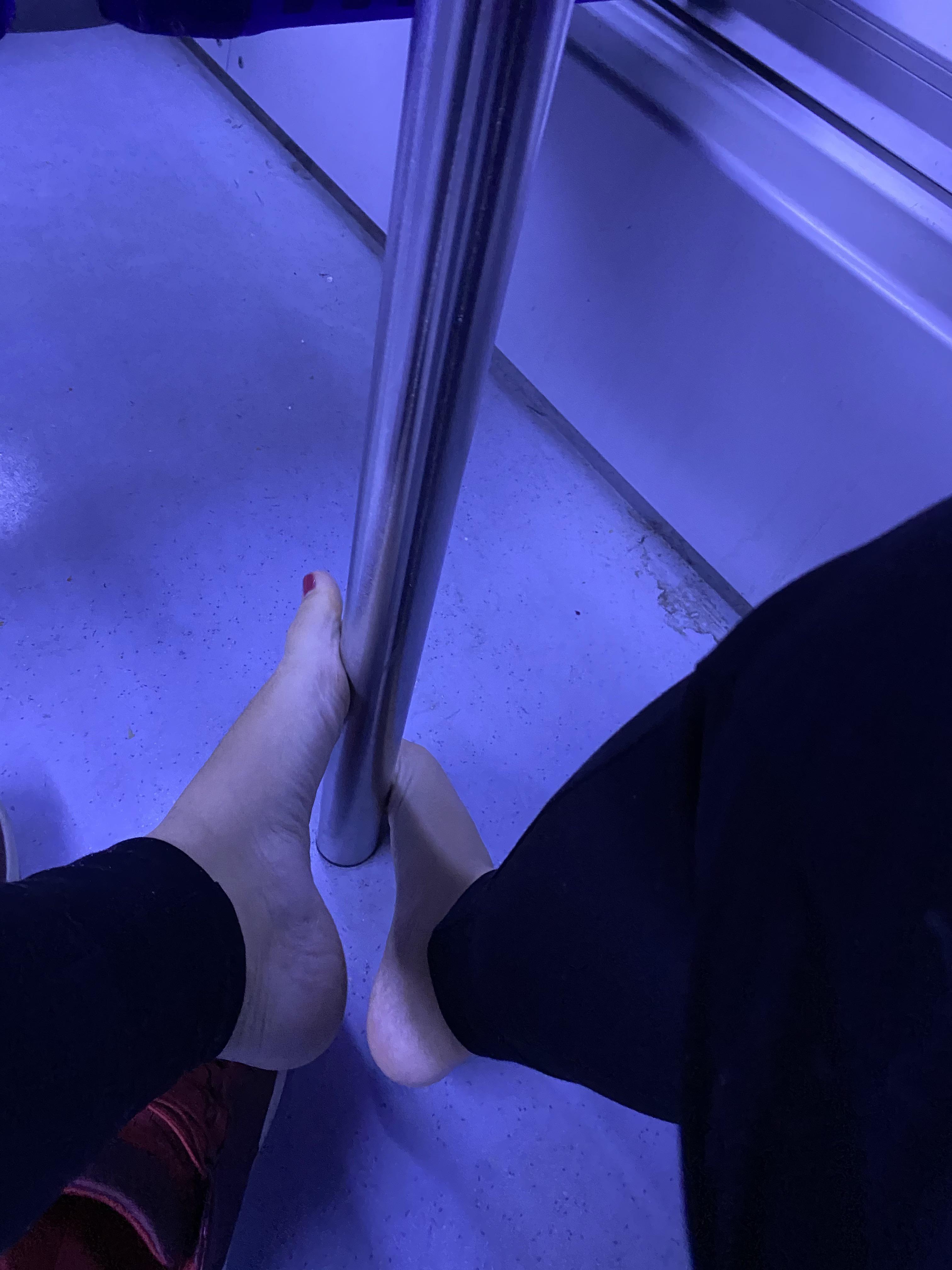 Barefoot on the train | Scrolller