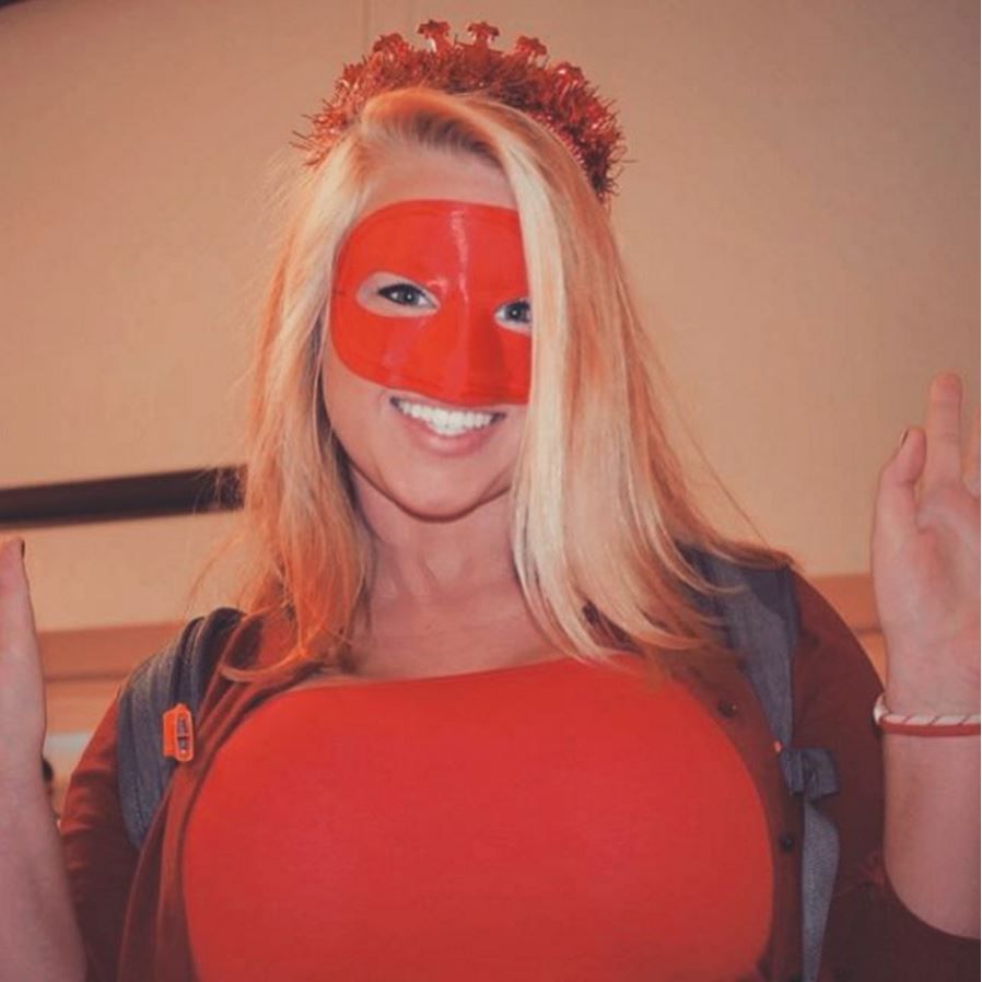 Barely contained | Scrolller