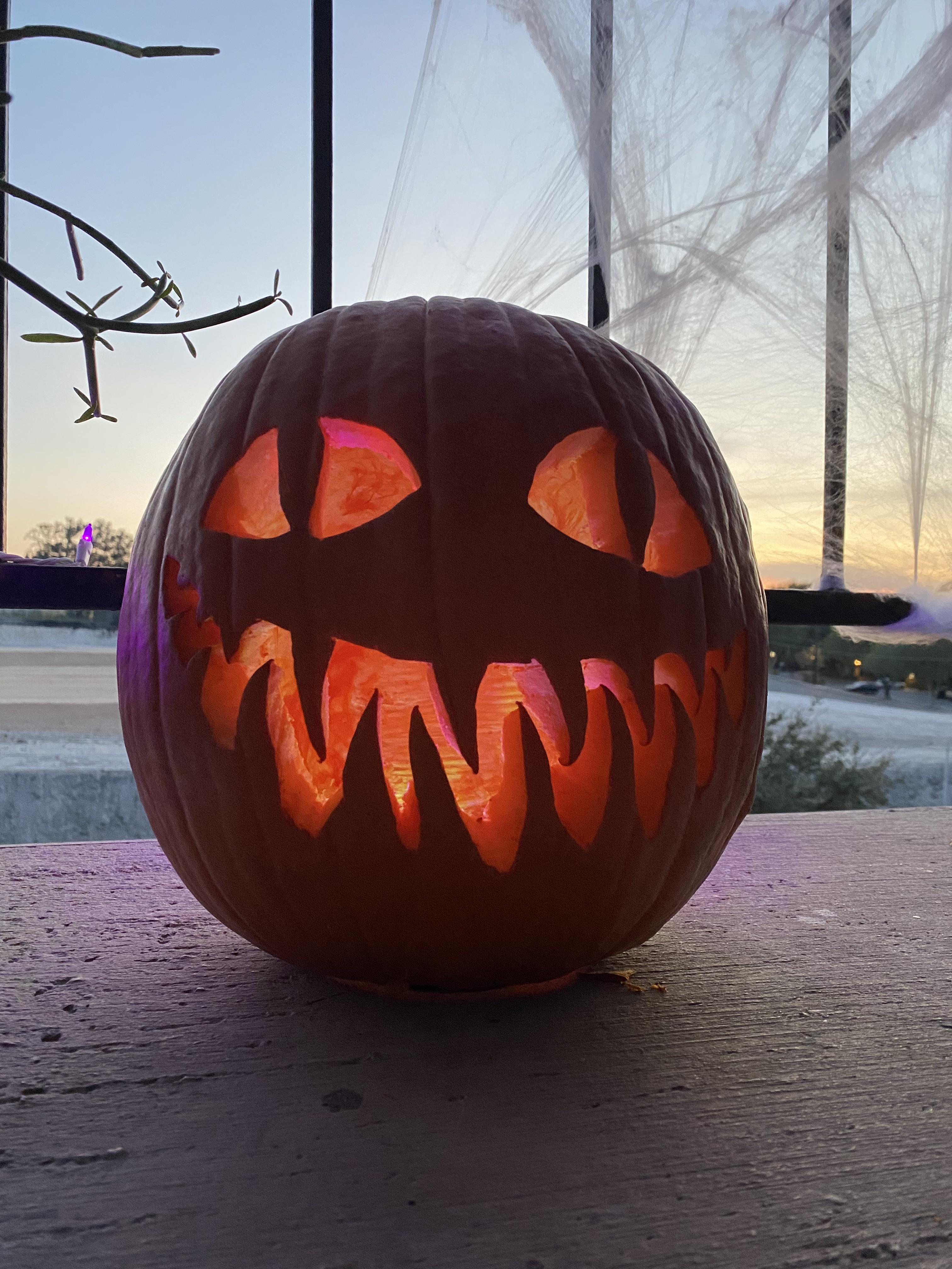 Basic but spooky freehand this year 🎃 | Scrolller