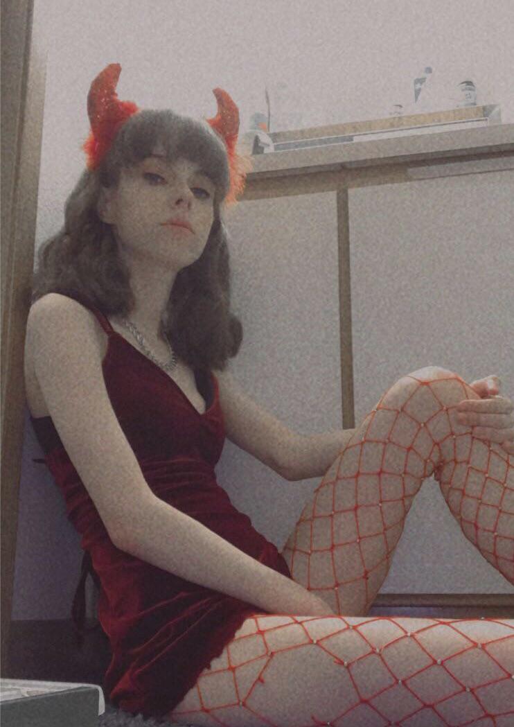 Basic devil costume 😈 (22) | Scrolller