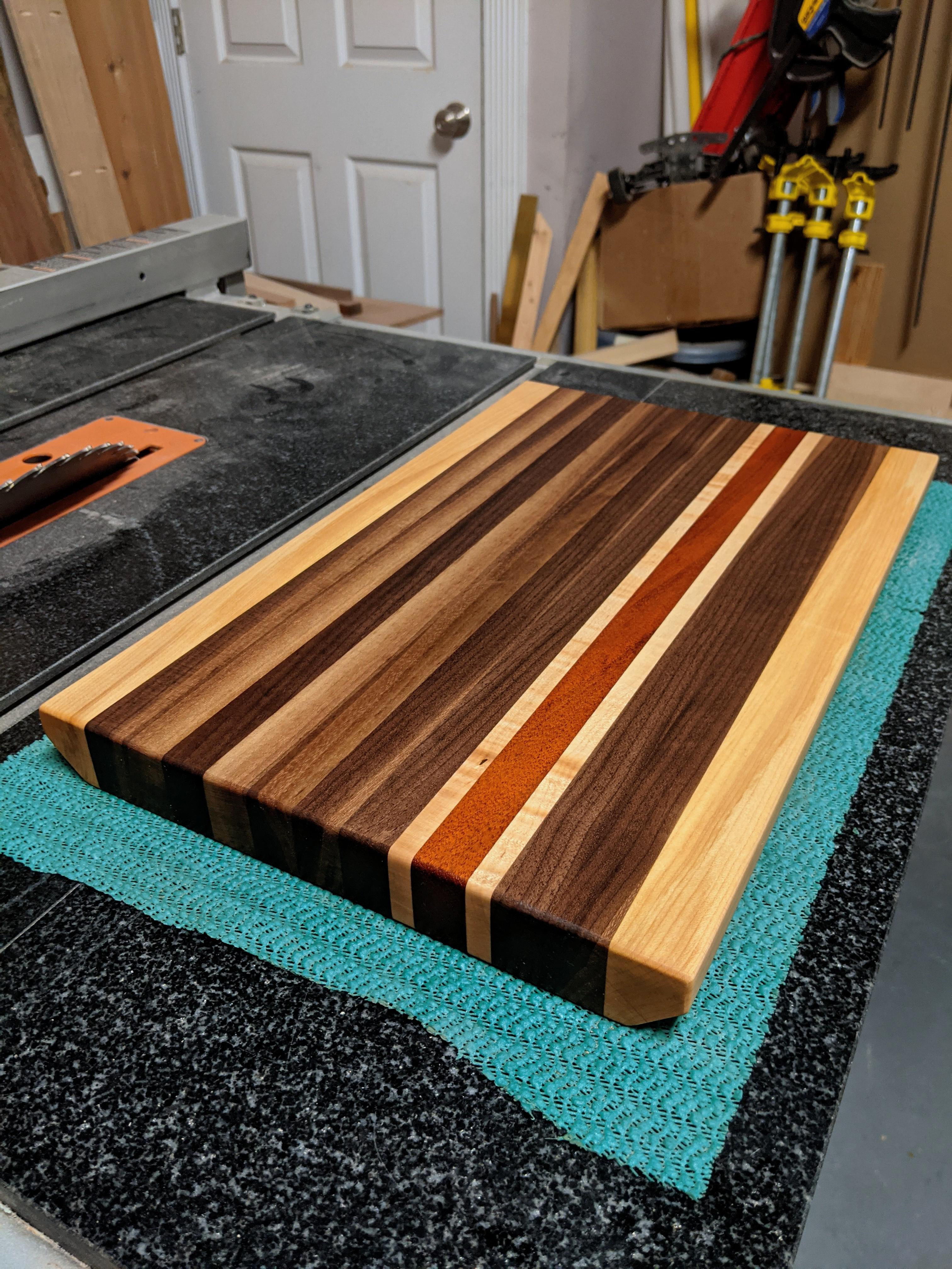 Basic Edge Grain Cutting Board | Scrolller