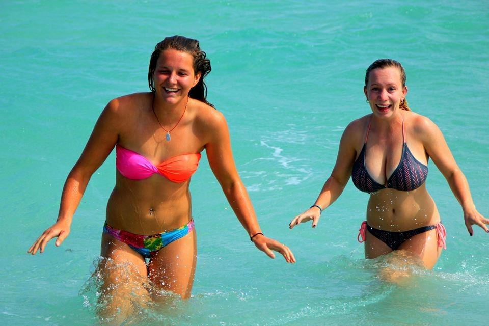 Bathing belles | Scrolller