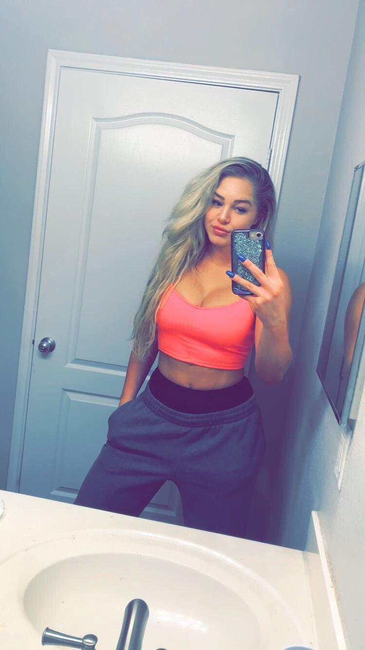 Bathroom Selfie | Scrolller